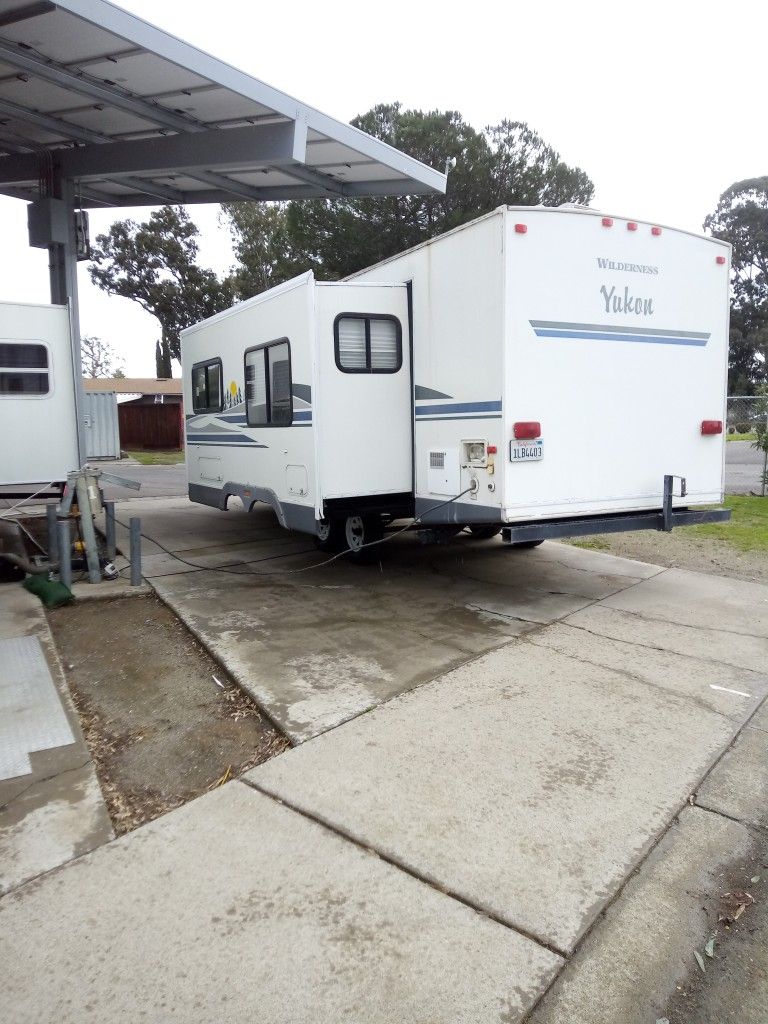 2006 Wilderness Yukon Living Trailer for Sale in Bakersfield, CA - OfferUp