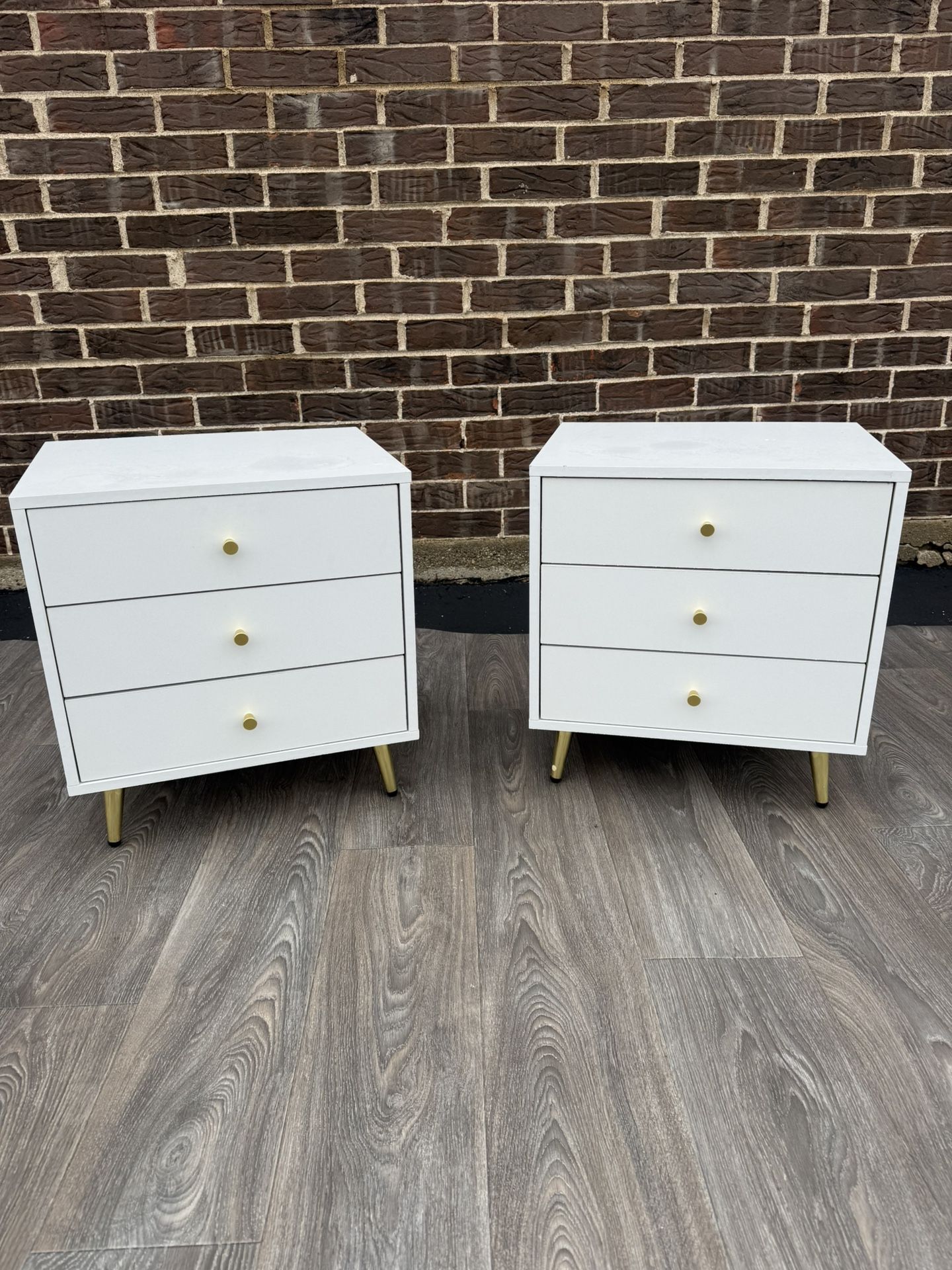 White Modern Matching Nightstands for Sale in Bensenville, IL - OfferUp