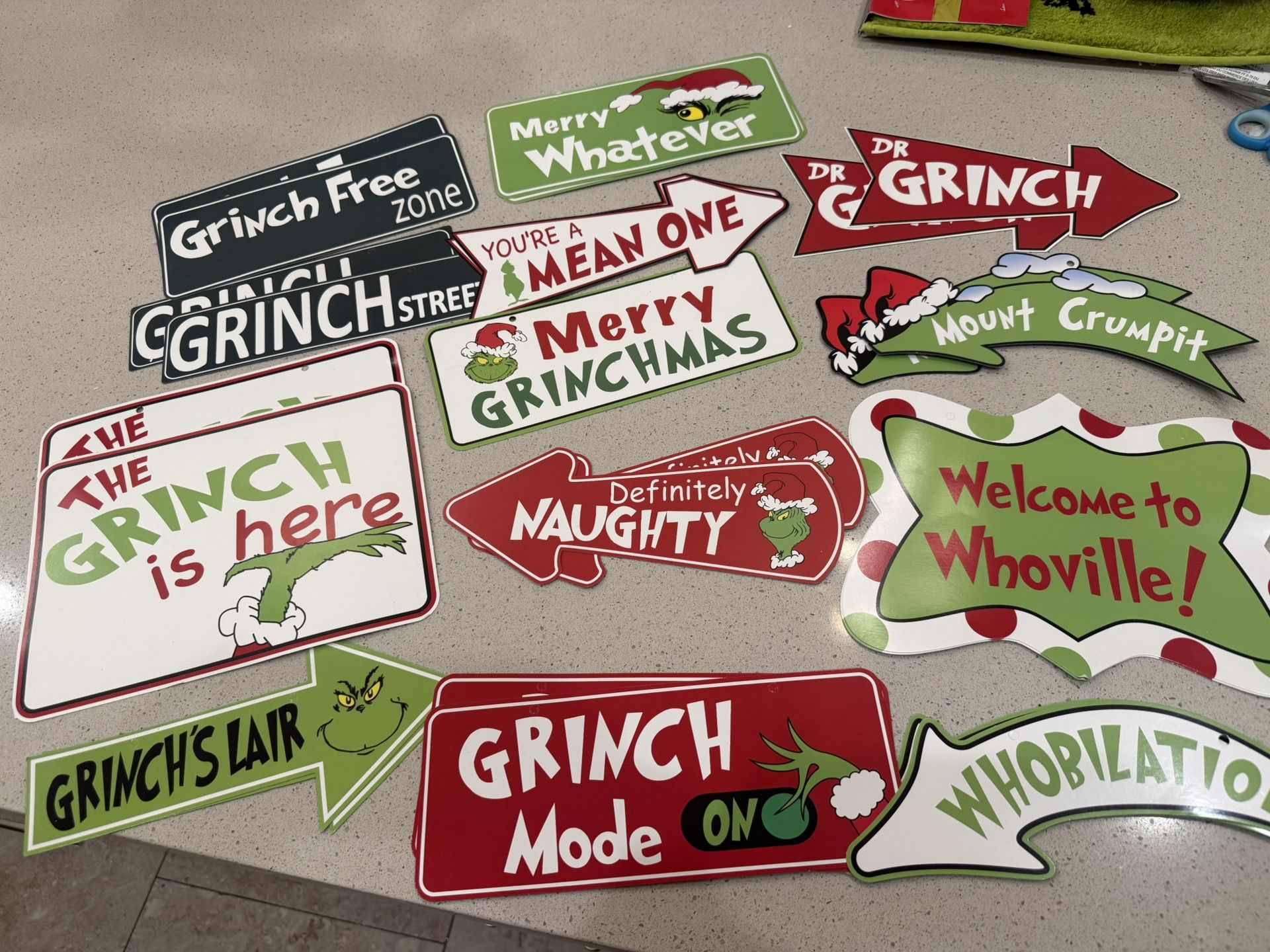 Grinch Signs for Sale in Dallas, TX - OfferUp