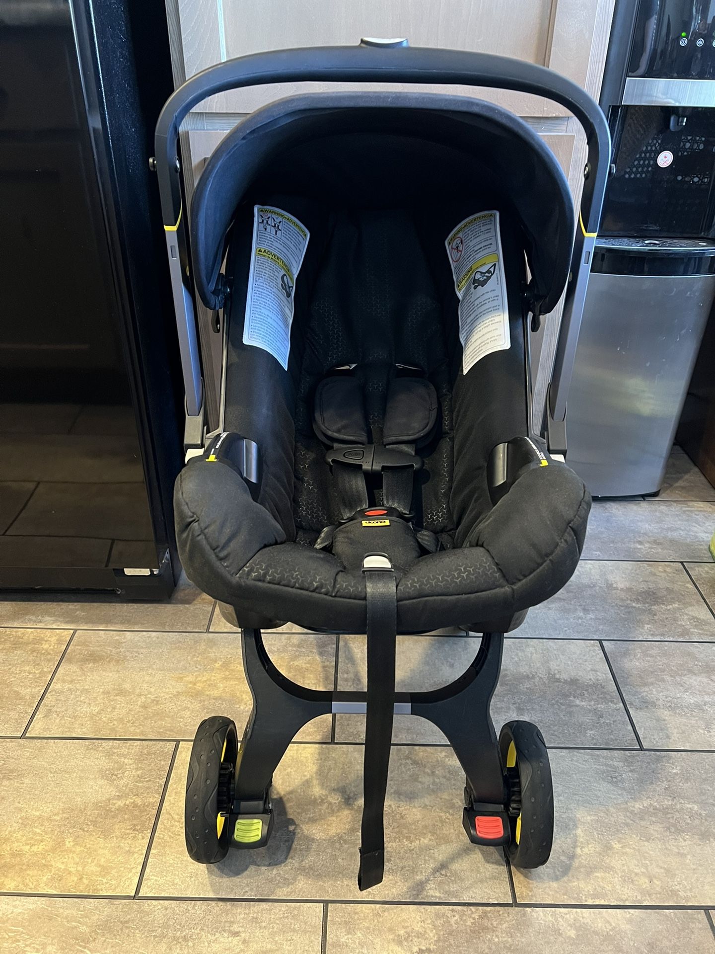 Doona Nitro Black w/base for Sale in Mesa, AZ - OfferUp