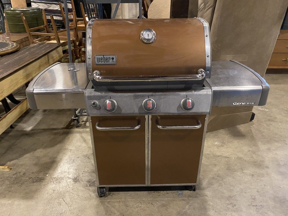 WEBER Genesis Copper Propane Grill for Sale in Auburn, WA - OfferUp