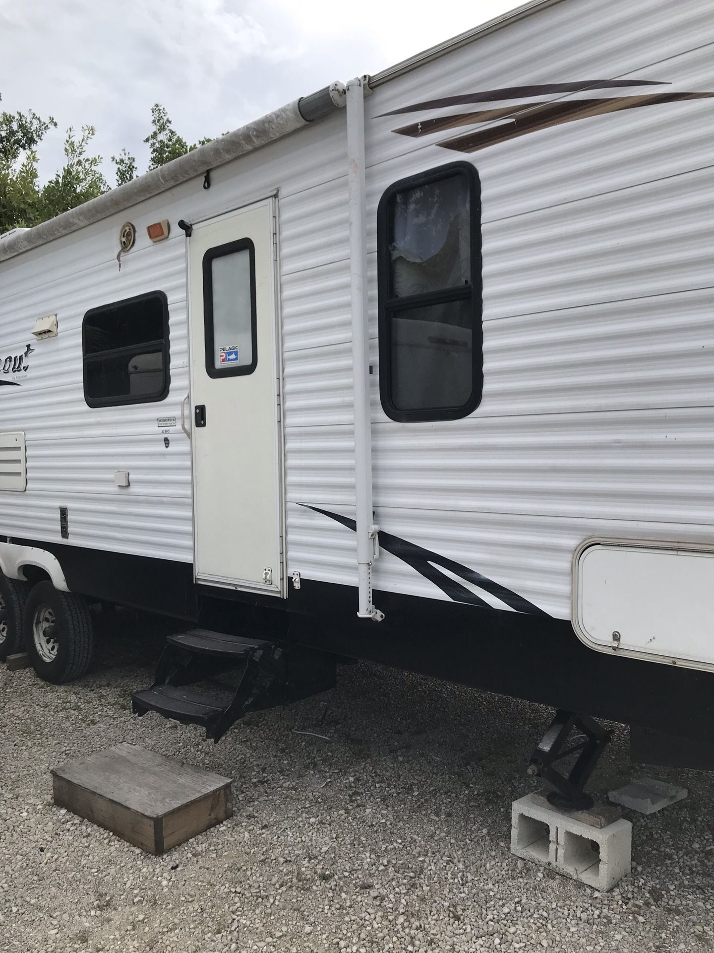2009 Keystone Hideout 31 foot Camper Trailer for Sale in NO FORT MYERS ...