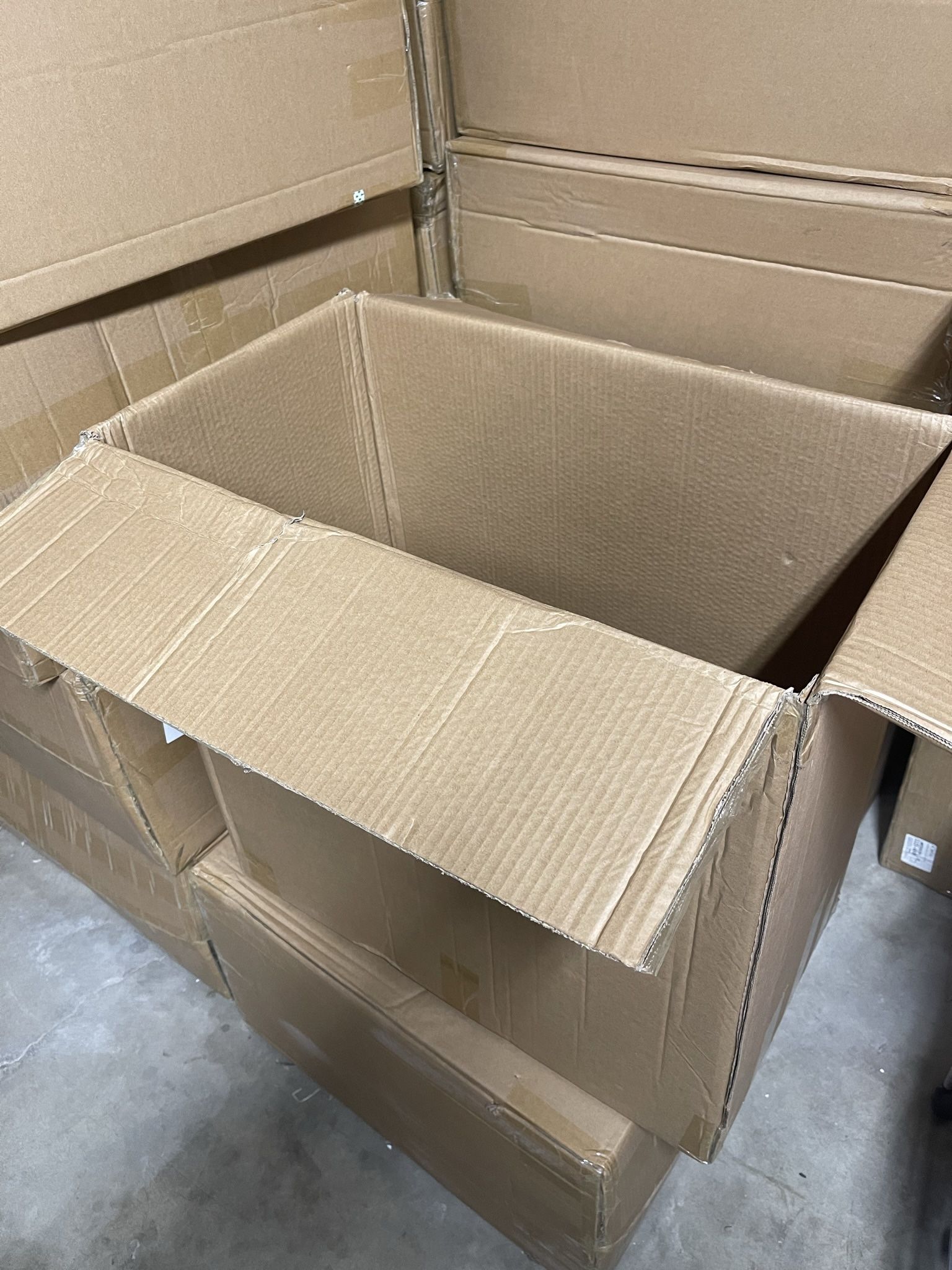 Like New Heavy Duty Moving Boxes Double Wall Extra large for Sale in ...