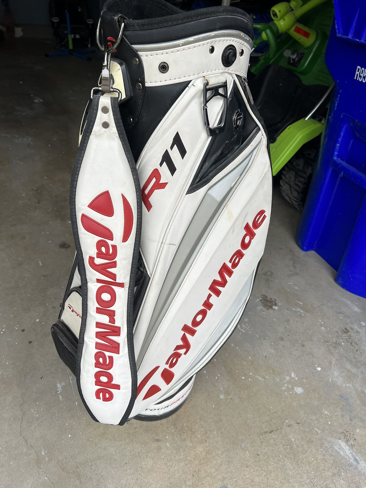 Taylormade R11 Tour Preferred Golf Bag for Sale in San Diego, CA - OfferUp