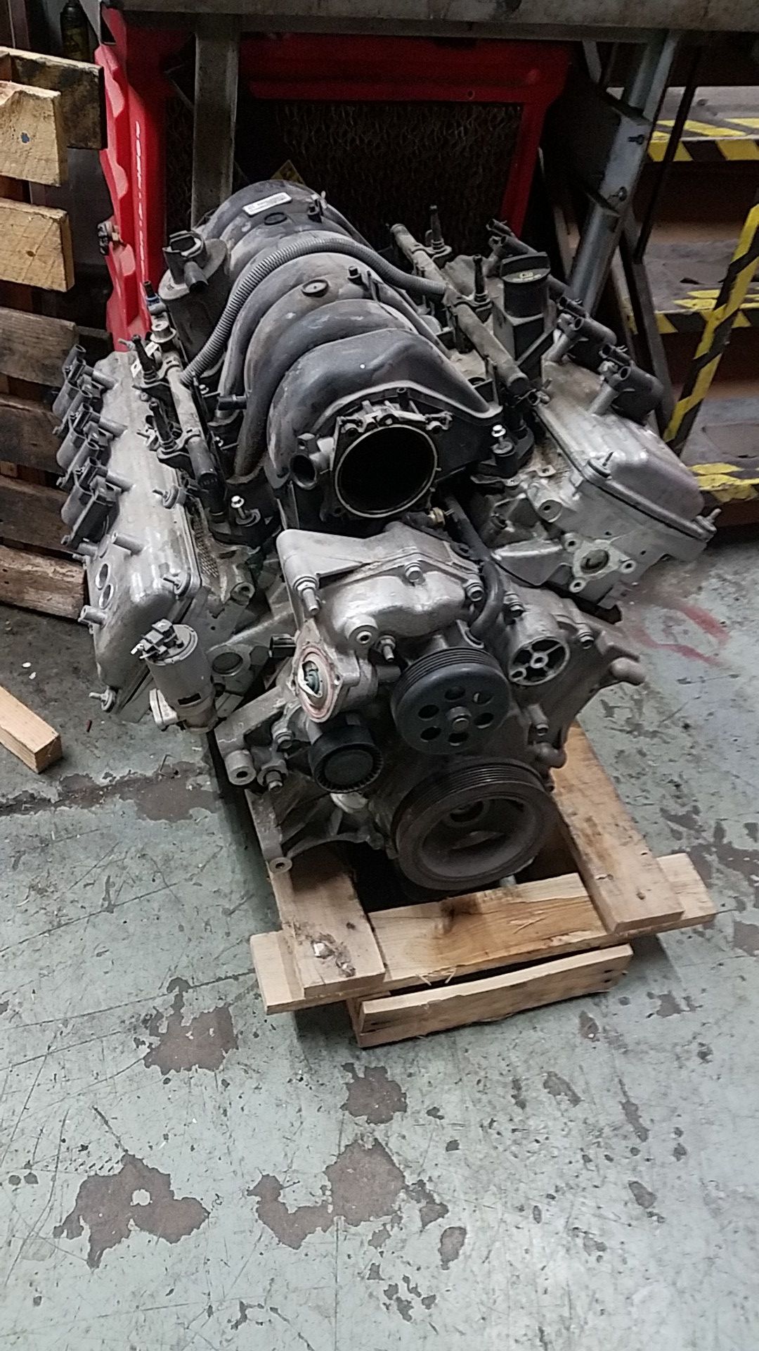 5.7L hemi engine, good buildable core for Sale in Las Vegas, NV - OfferUp