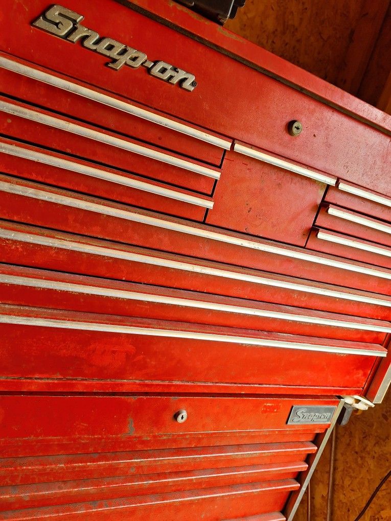 SNAP-ON 11 DRAWER LOCKING TOOL BOX for Sale in Magnolia, TX - OfferUp