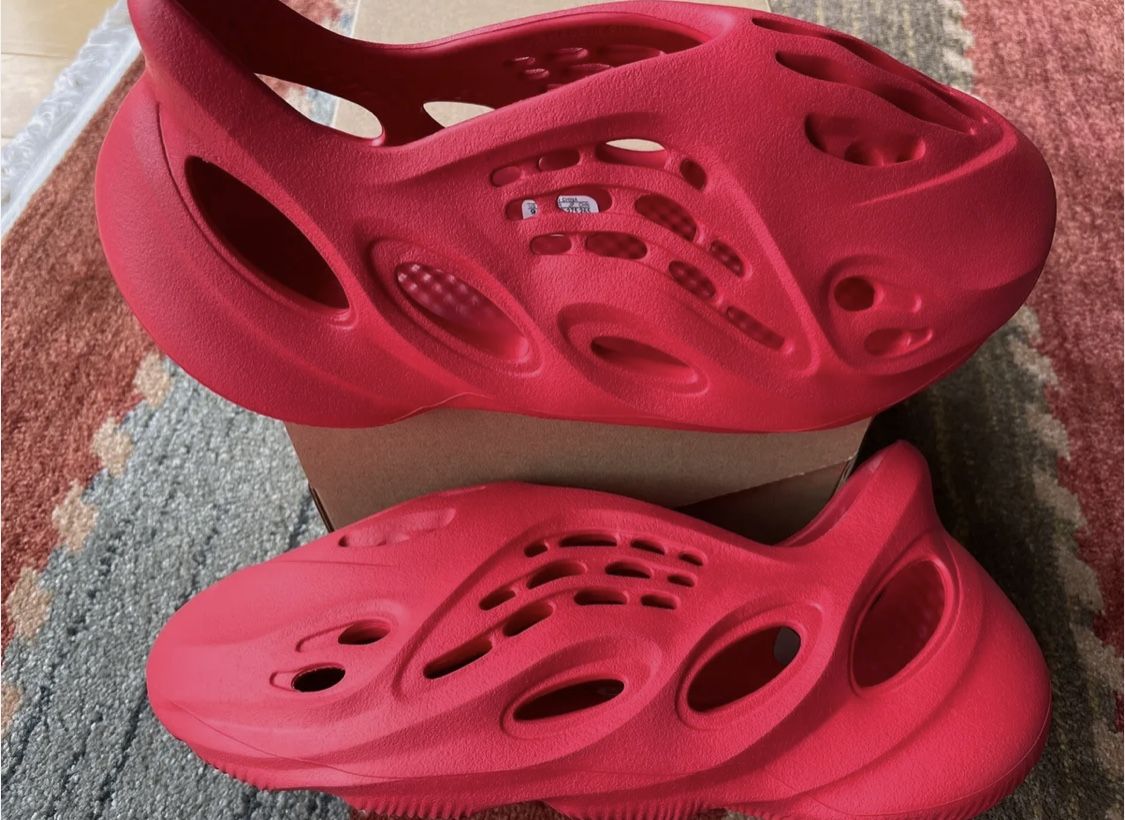 Yeezy Foam Runners “Vermillion” Size 9 for Sale in Lodi, NJ - OfferUp