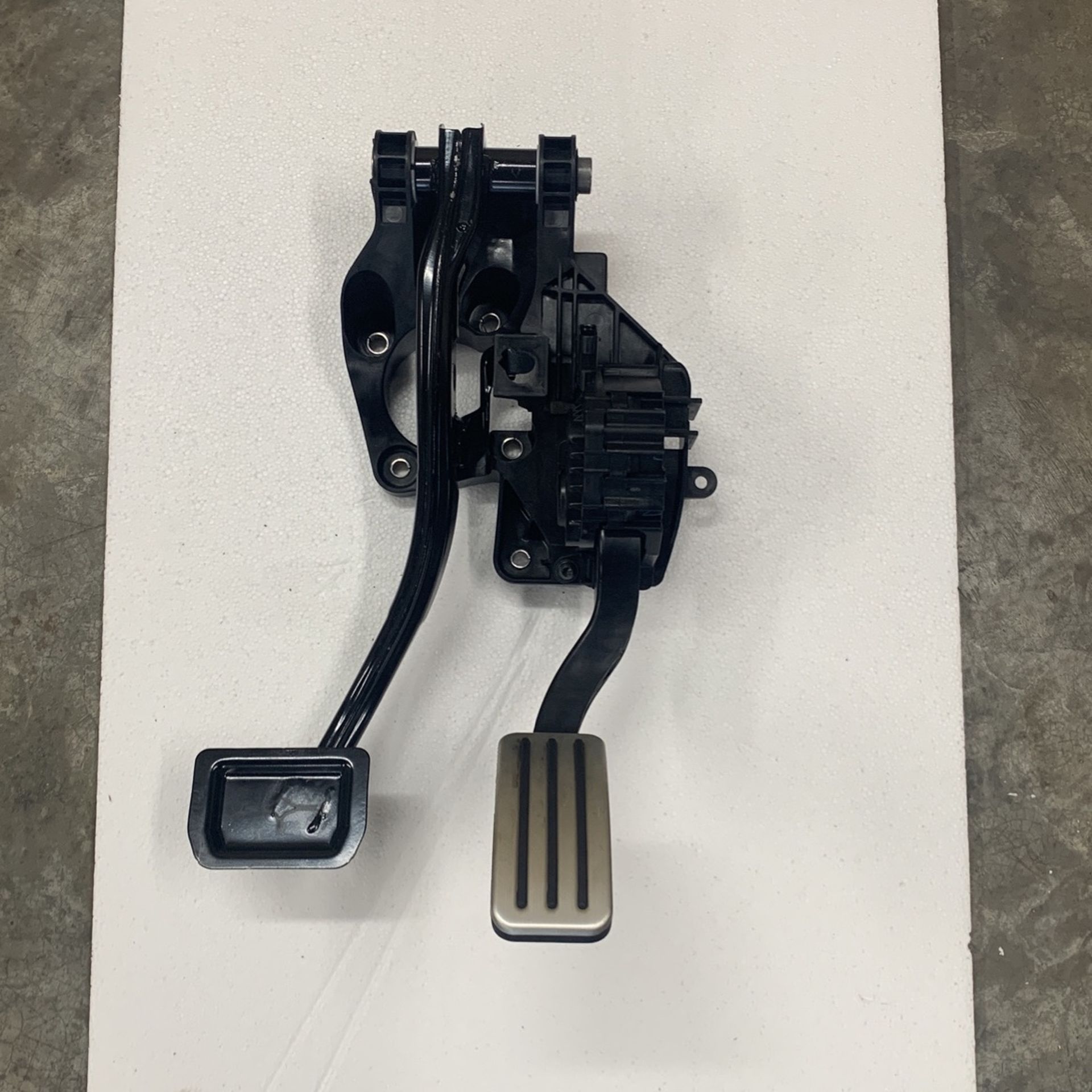 TESLA MODEL 3 ACCELERATOR GAS & BRAKE PEDAL ASSEMBLY OEM 17 18 19 for ...
