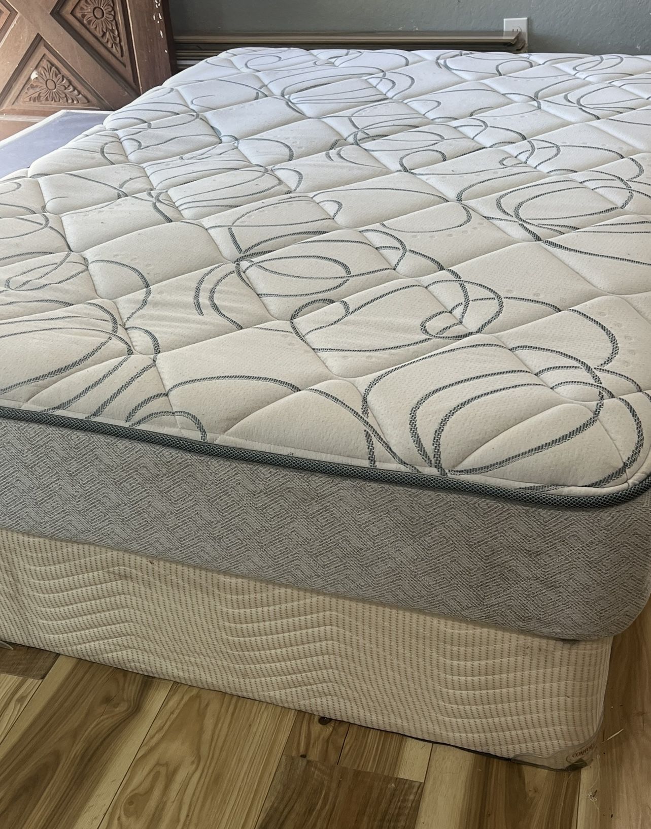 USED FULL SIZE MATTRESS WITH BOX SPRING DELIVERY AVAILABLE for Sale in ...