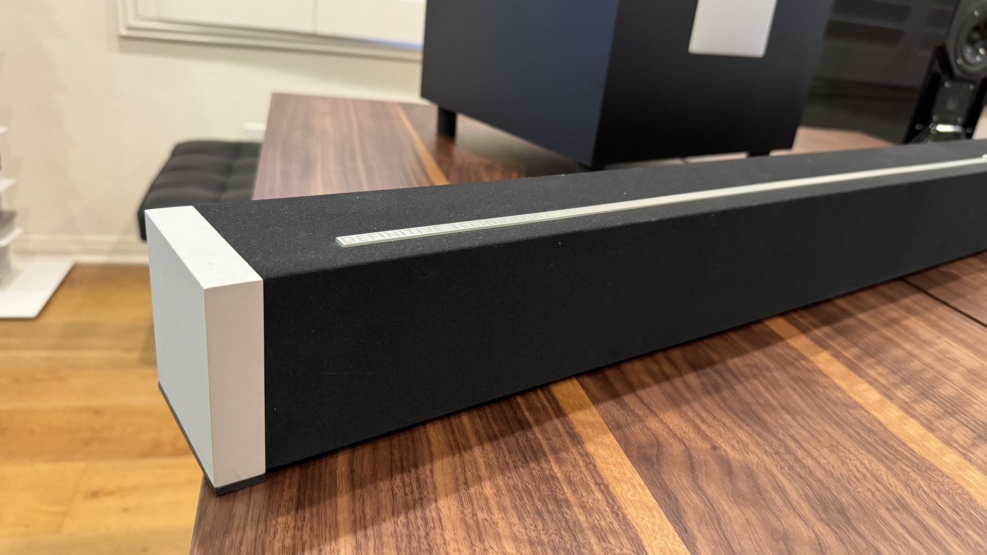 Definitive Technology W Studio Soundbar System w/ Subwo for Sale in ...