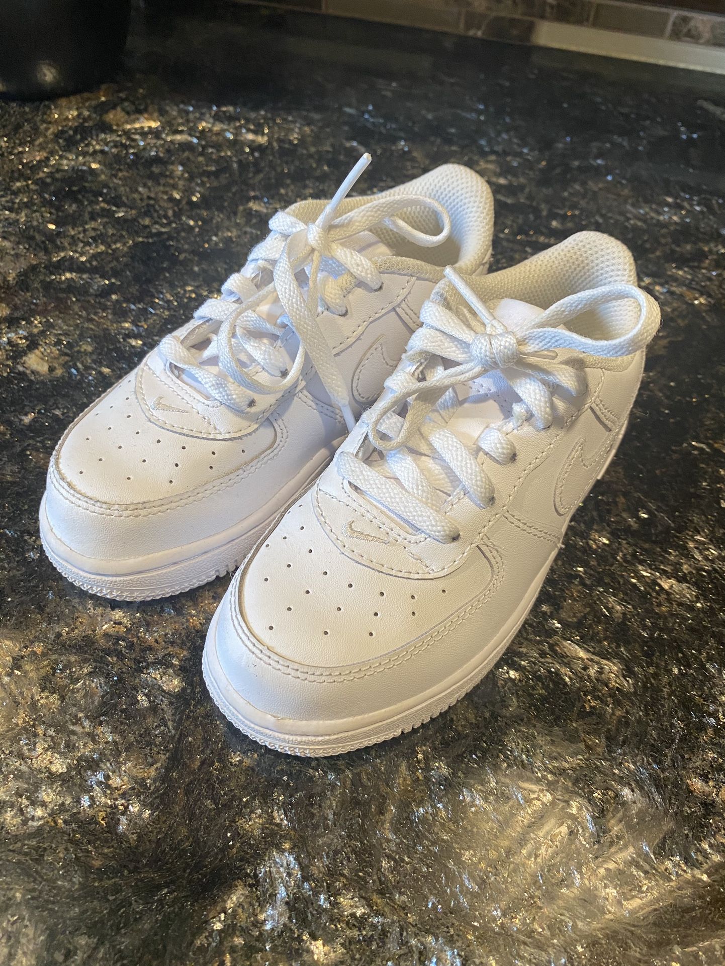 Nike Air Forces 1s Kids for Sale in Everett, WA - OfferUp