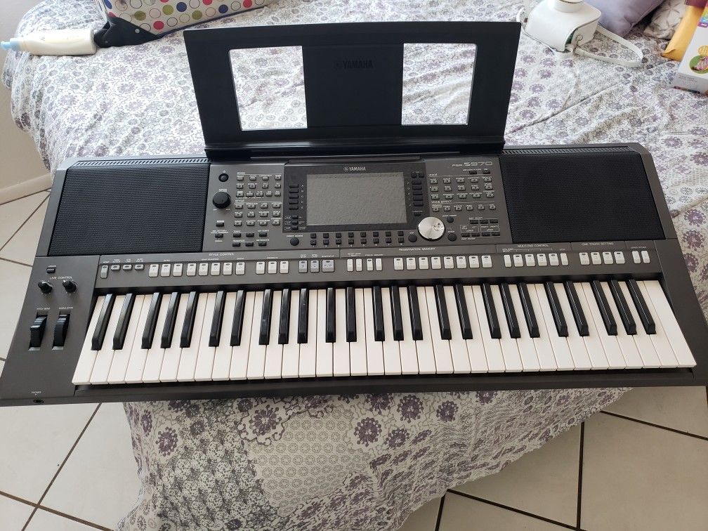 Yamaha psr-970 digital keyboard for Sale in Phoenix, AZ - OfferUp