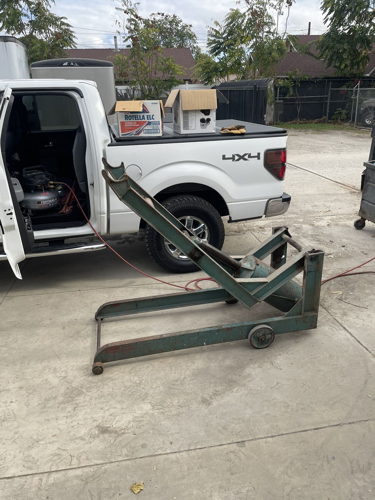Heavy Duty Automotive Floor Jack for Sale in Rancho Cucamonga, CA - OfferUp