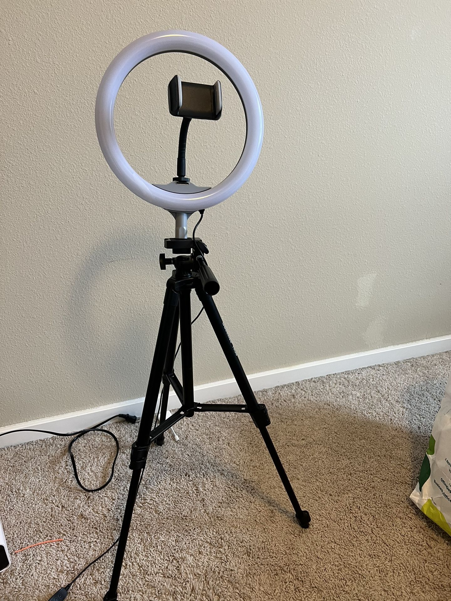 Ubeesize 10” Ring Light With Tripod for Sale in Tacoma, WA - OfferUp