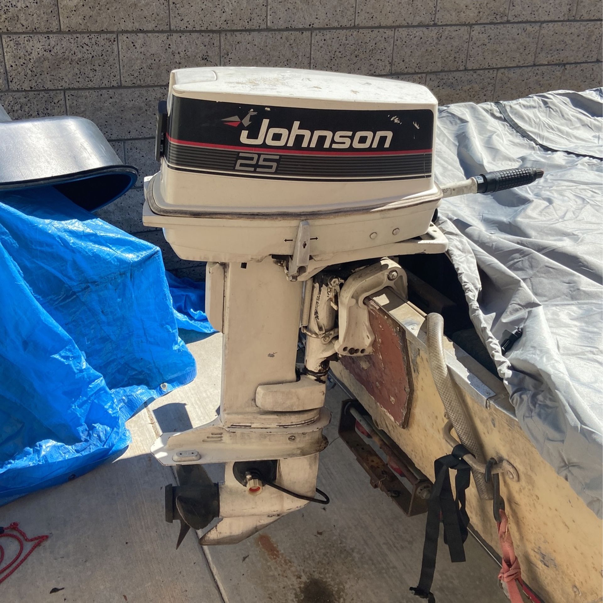 1989 Johnson Outboard Motor for Sale in Hemet, CA - OfferUp