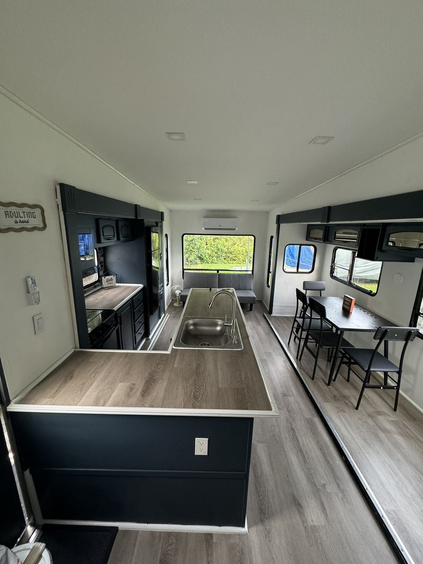 2004 rv/camper fifth wheel 32 foot trailer clean title for Sale in Fort ...