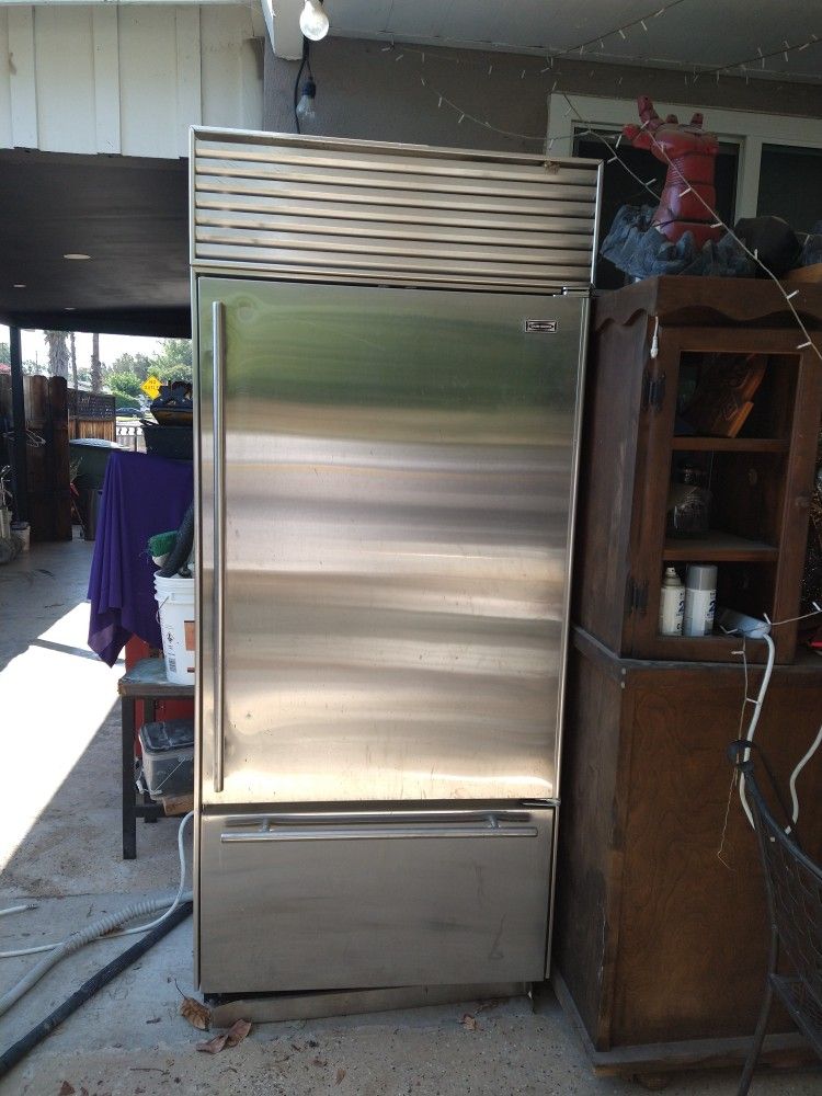 SUB-ZERO Commercial Refrigerator for Sale in Riverside, CA - OfferUp