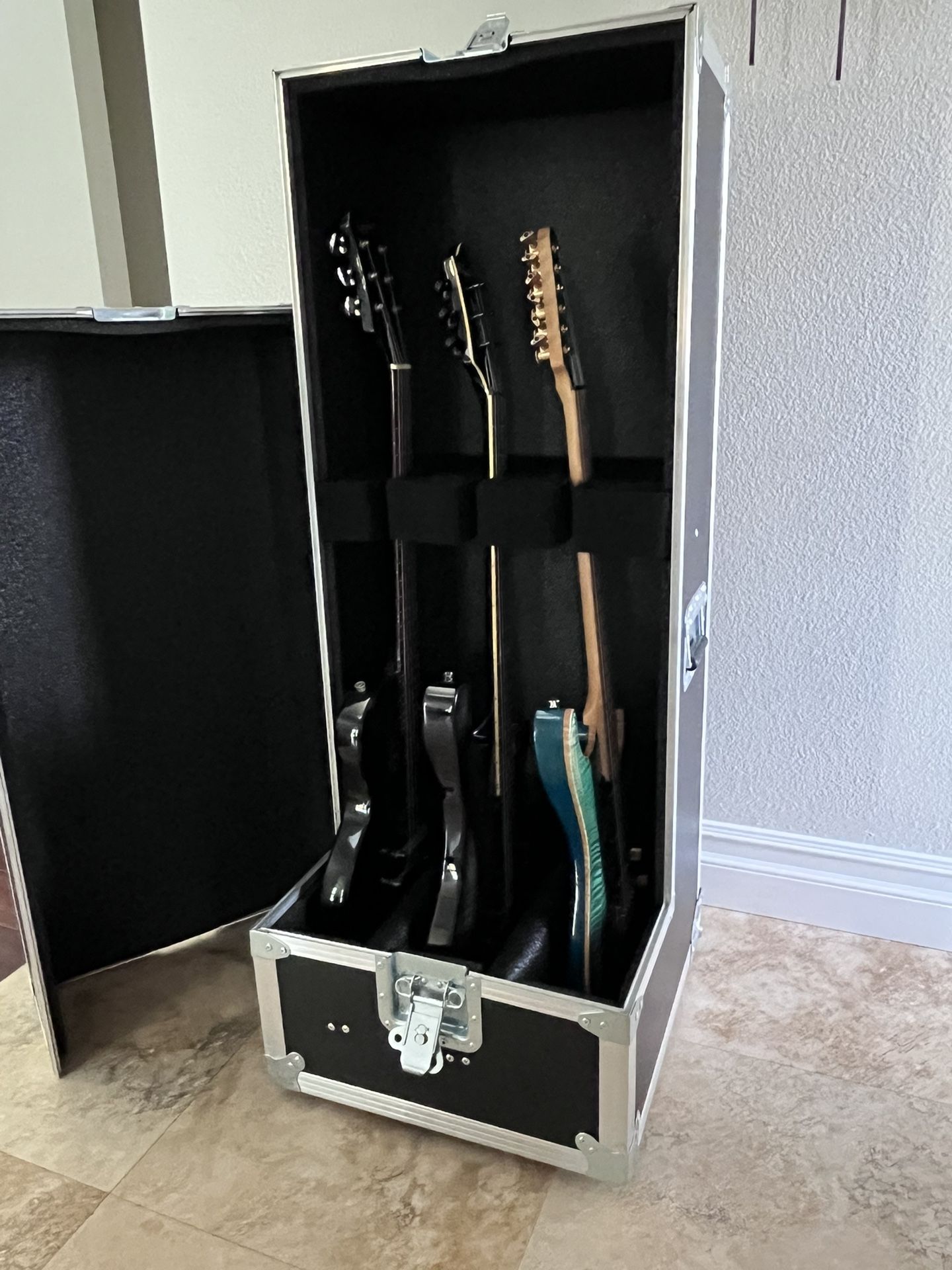 3 Guitar Vault Road And Flight Case for Sale in Orange, CA - OfferUp