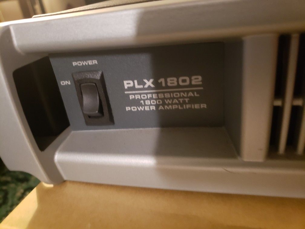 QSC PLX1802 power amplifier 1800w 2-channel for Sale in Temecula, CA ...