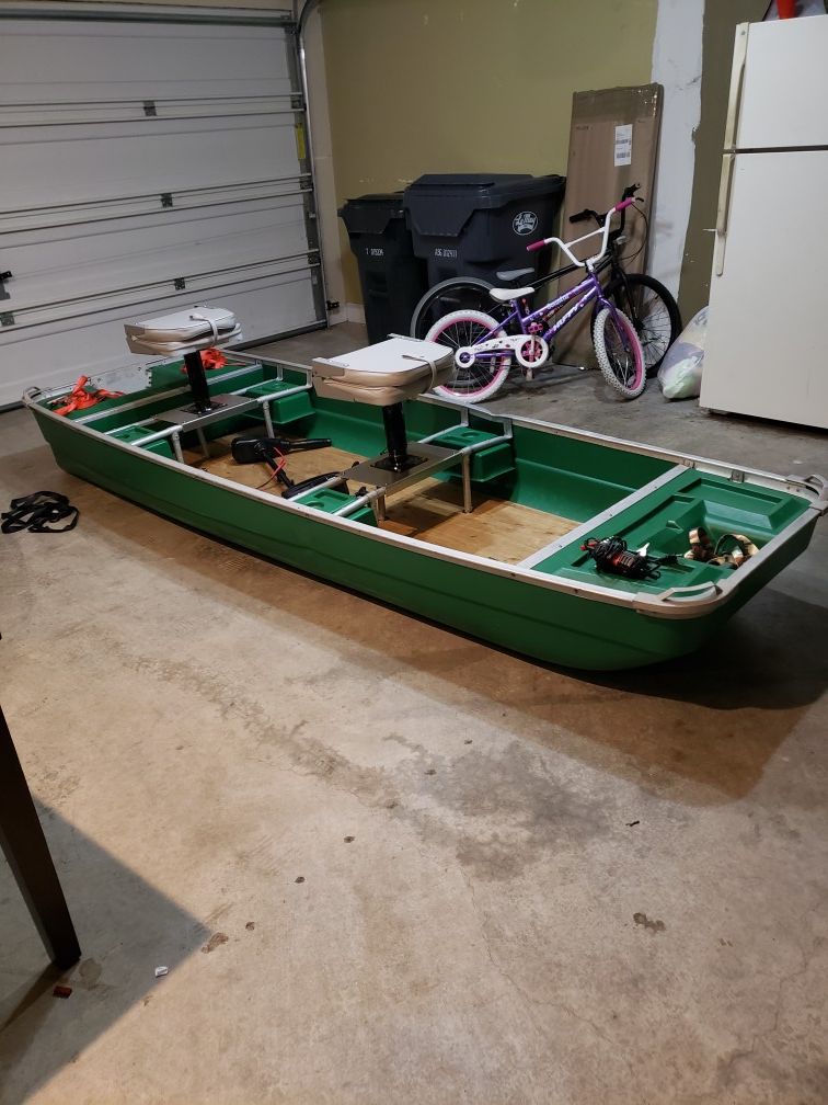 PENDING sold: 11 foot plastic Jon boat Coleman Crawdad for Sale in ...