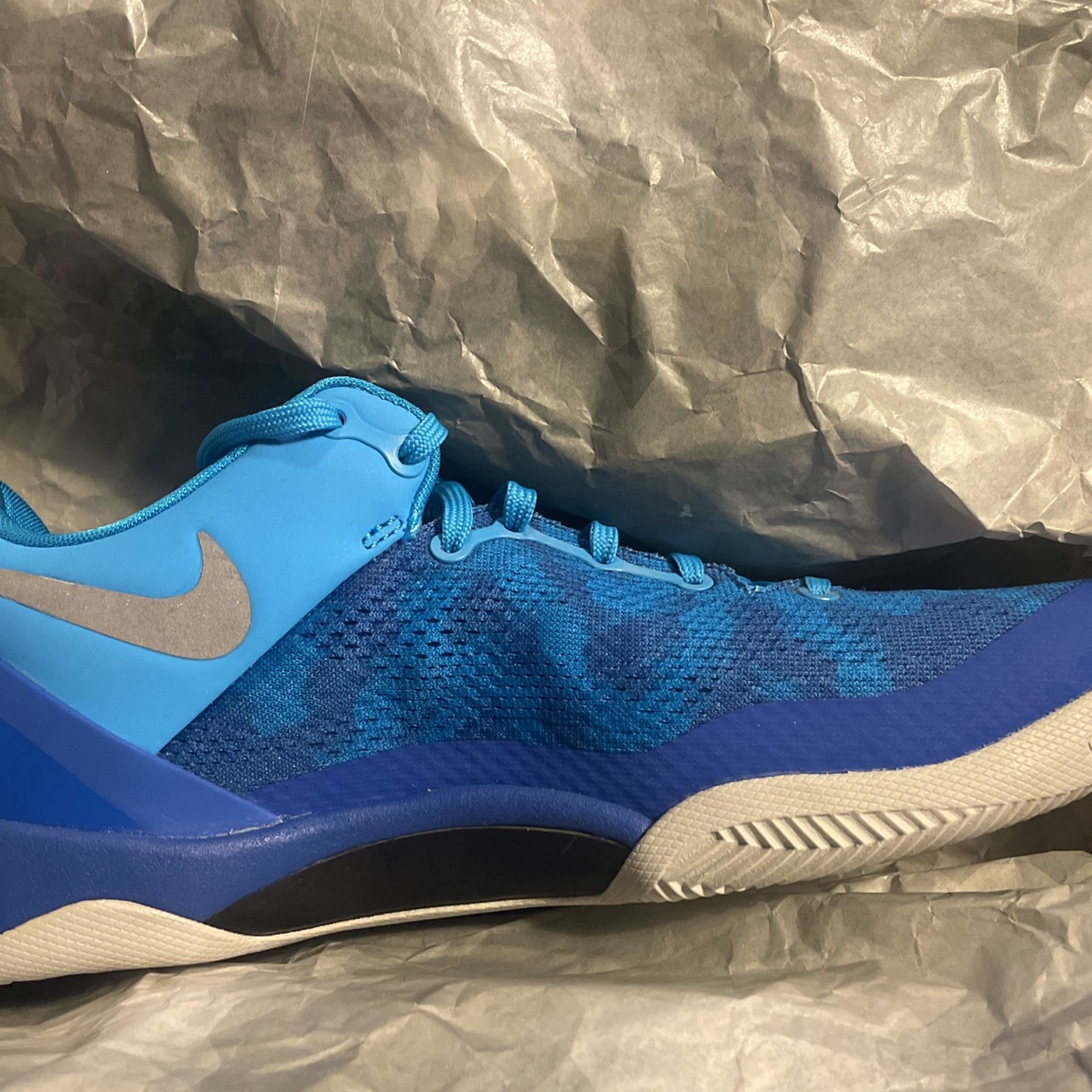 Kobe 8 System Blue Glow