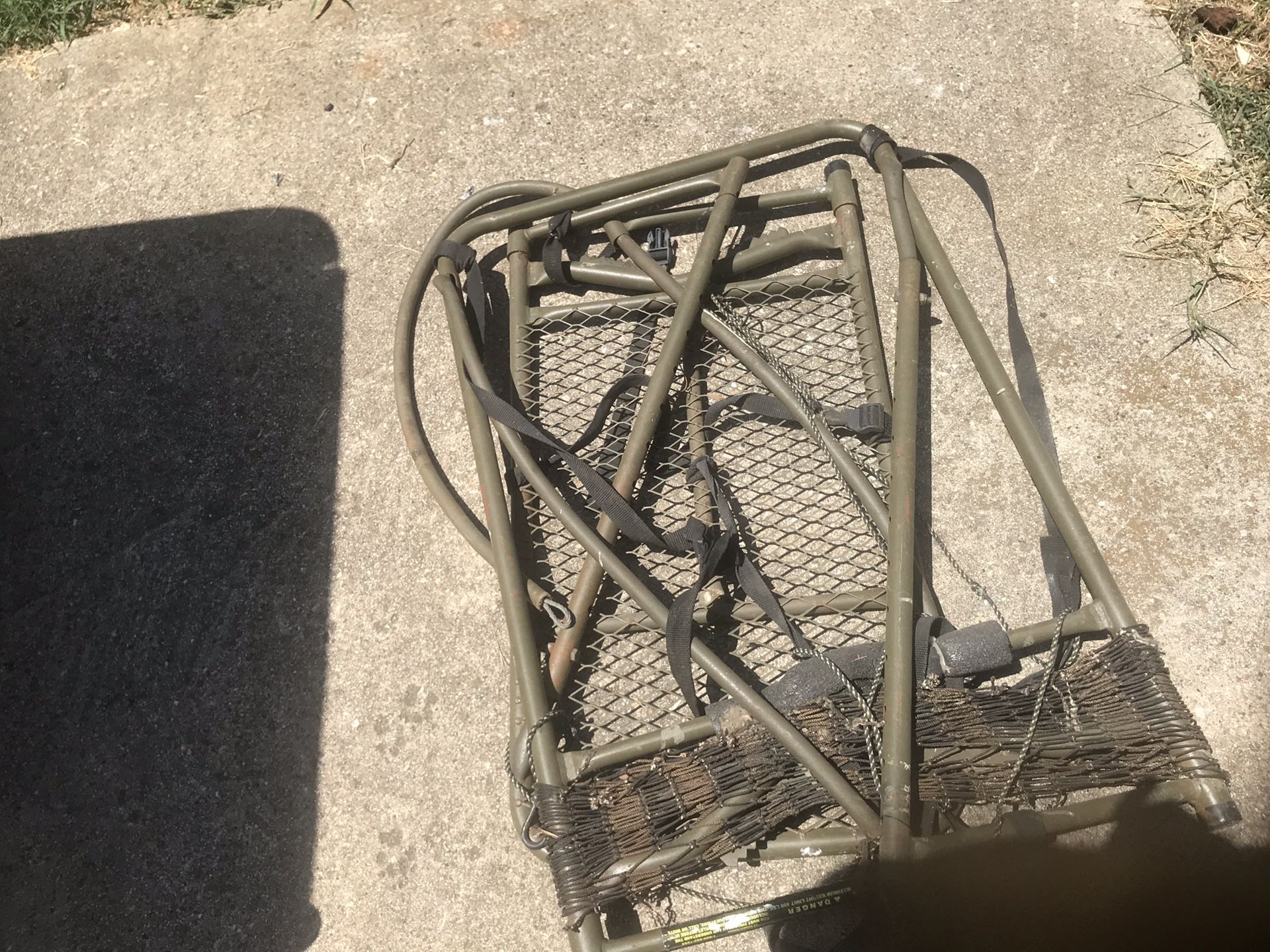 Ol ‘Man tree climber Deer Stand for Sale in Duncanville, TX - OfferUp