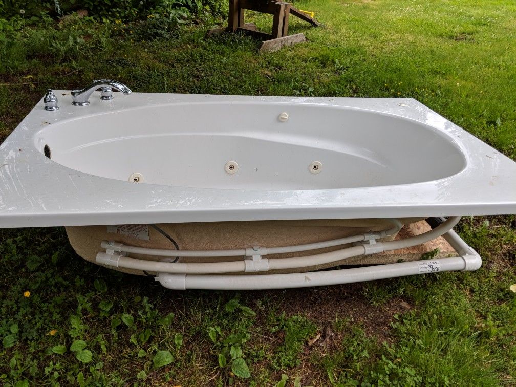 Jetted tub for Sale in Arlington, WA - OfferUp