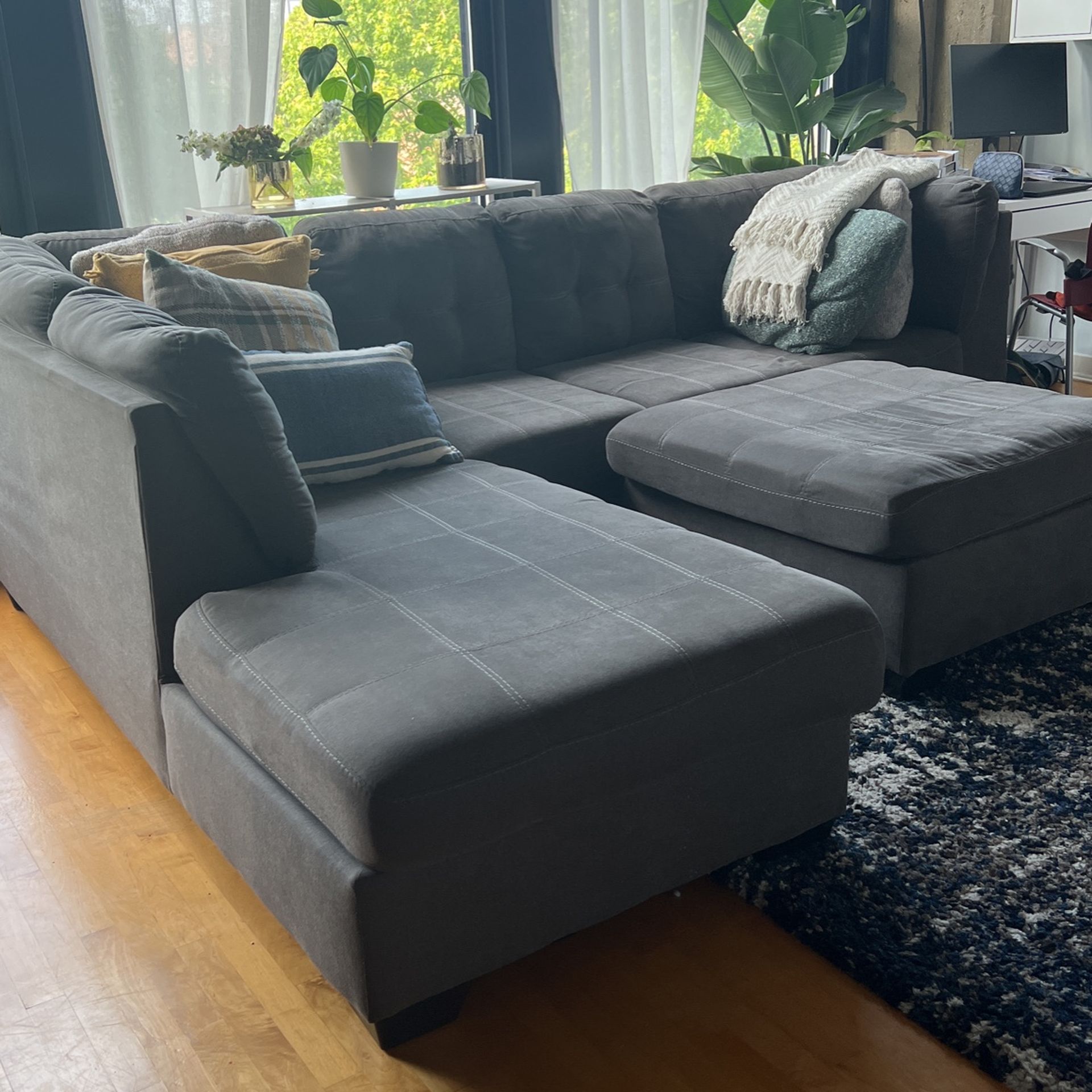 Sectional Couch w/ottoman $100 Pick Up By 5/23 Noon for Sale in Chicago ...