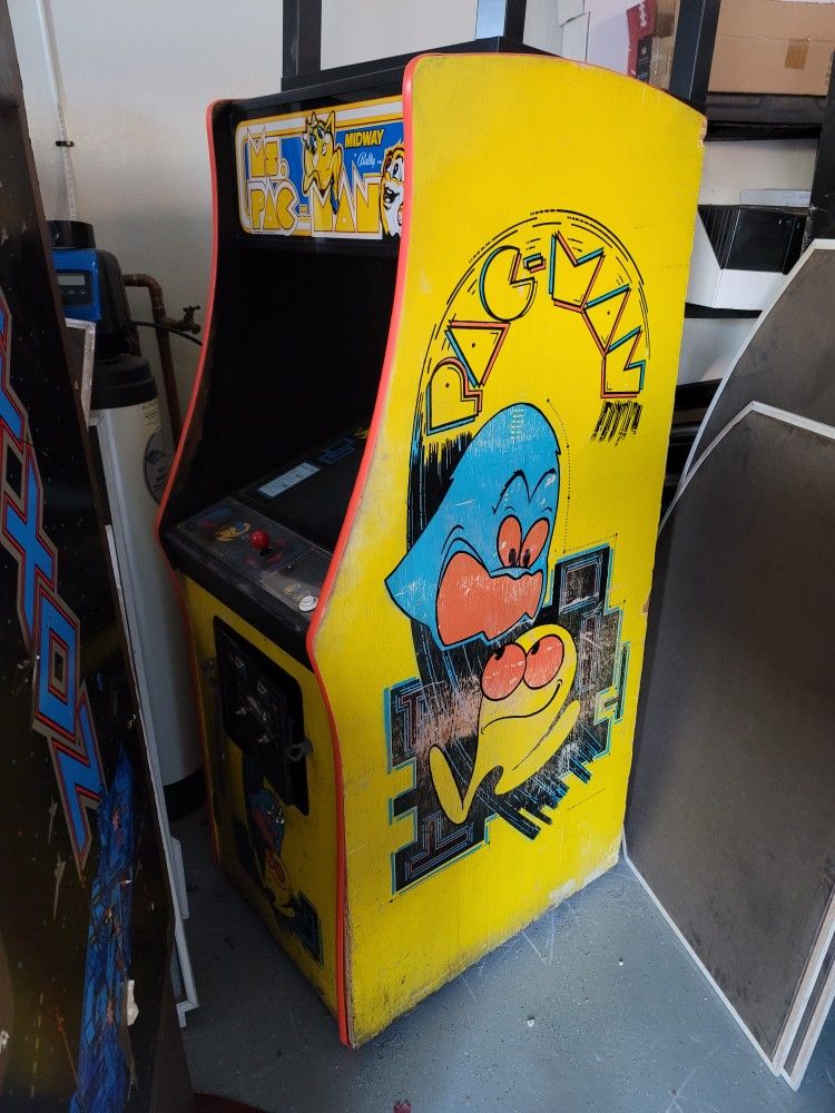 Original PACMAN Arcade Shell NON WORKING for Sale in Gilbert, AZ - OfferUp