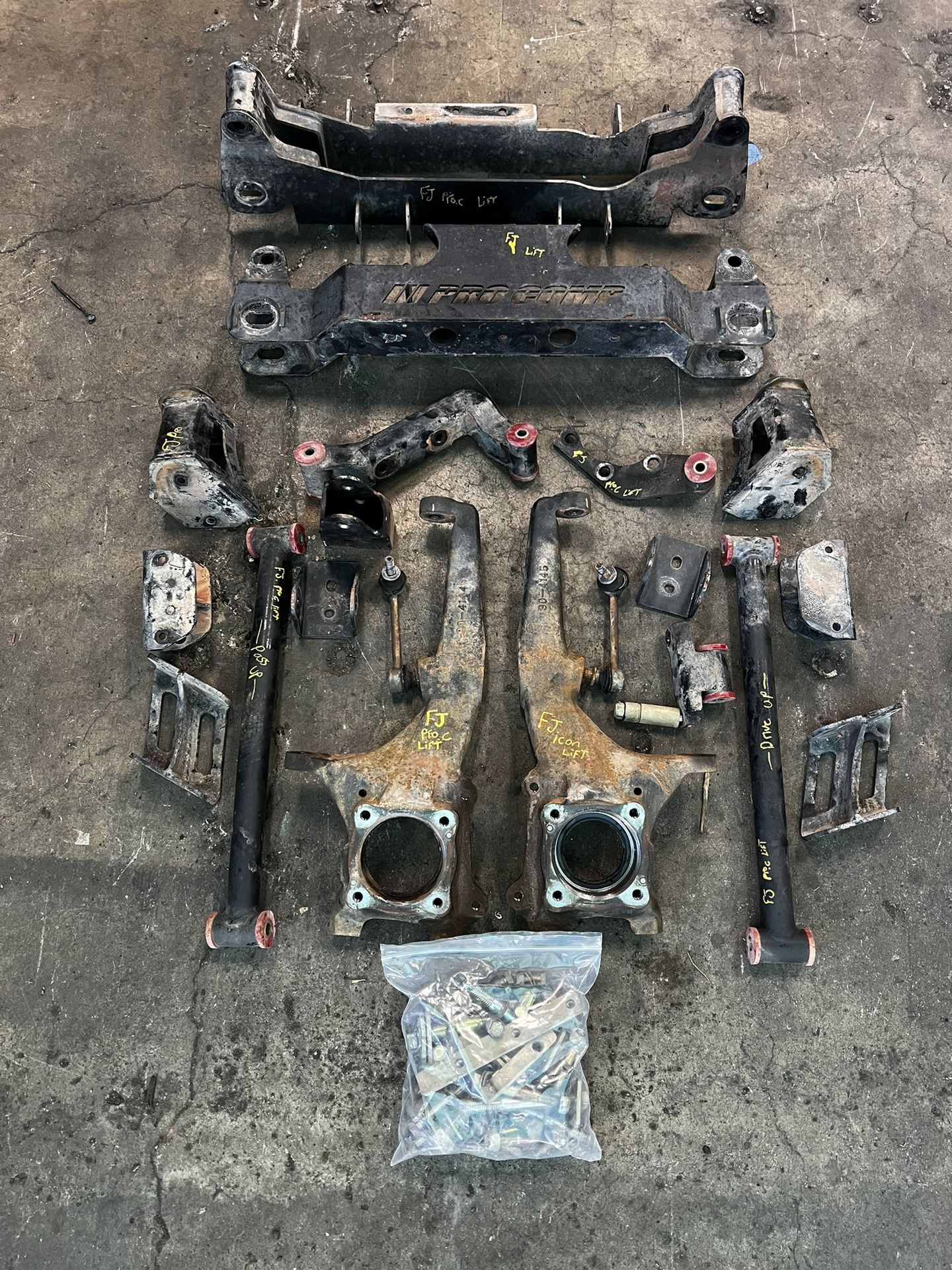 6 pro comp drop bracket kit 2003-2009 4runner 2007-09 Fj for Sale in ...