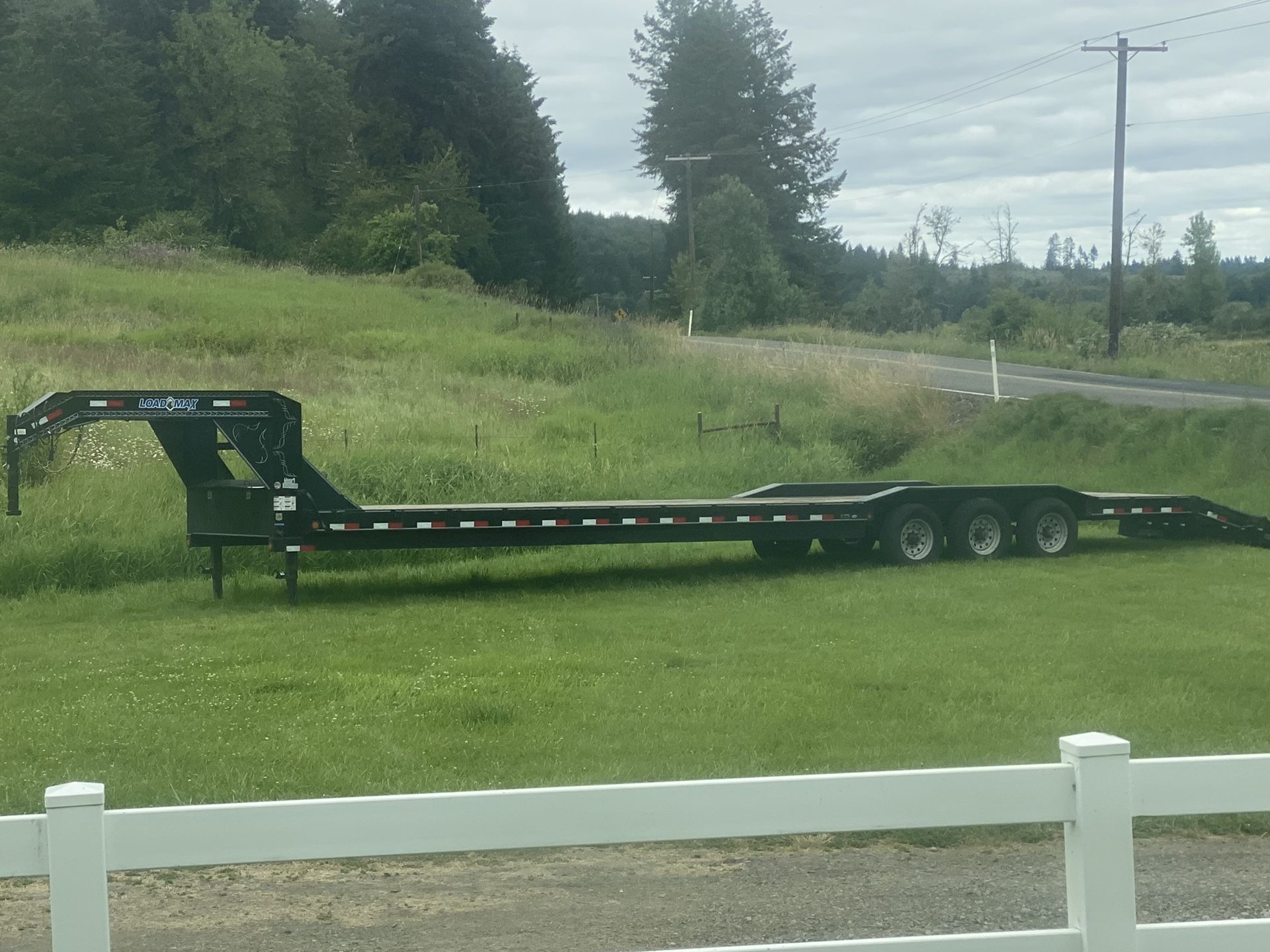 2017 Load Max Gooseneck Trailer 40’ w/ mega ramps for Sale in Centralia ...
