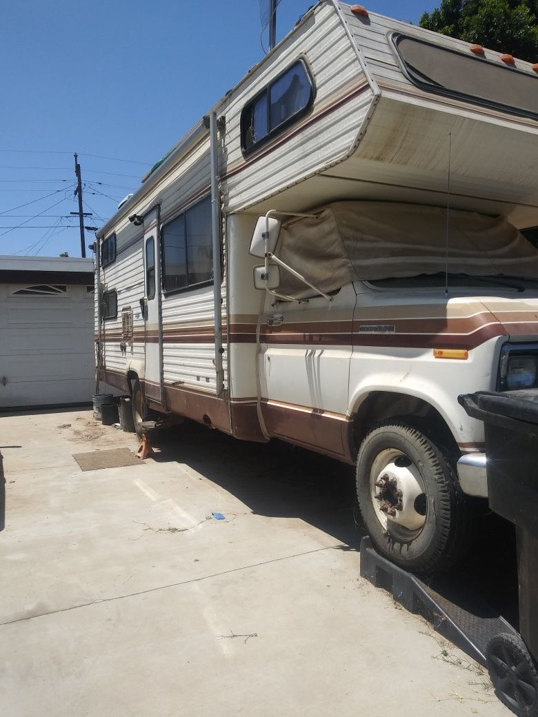 Motorhome 26 ft C Class Ford for Sale in Riverside, CA - OfferUp