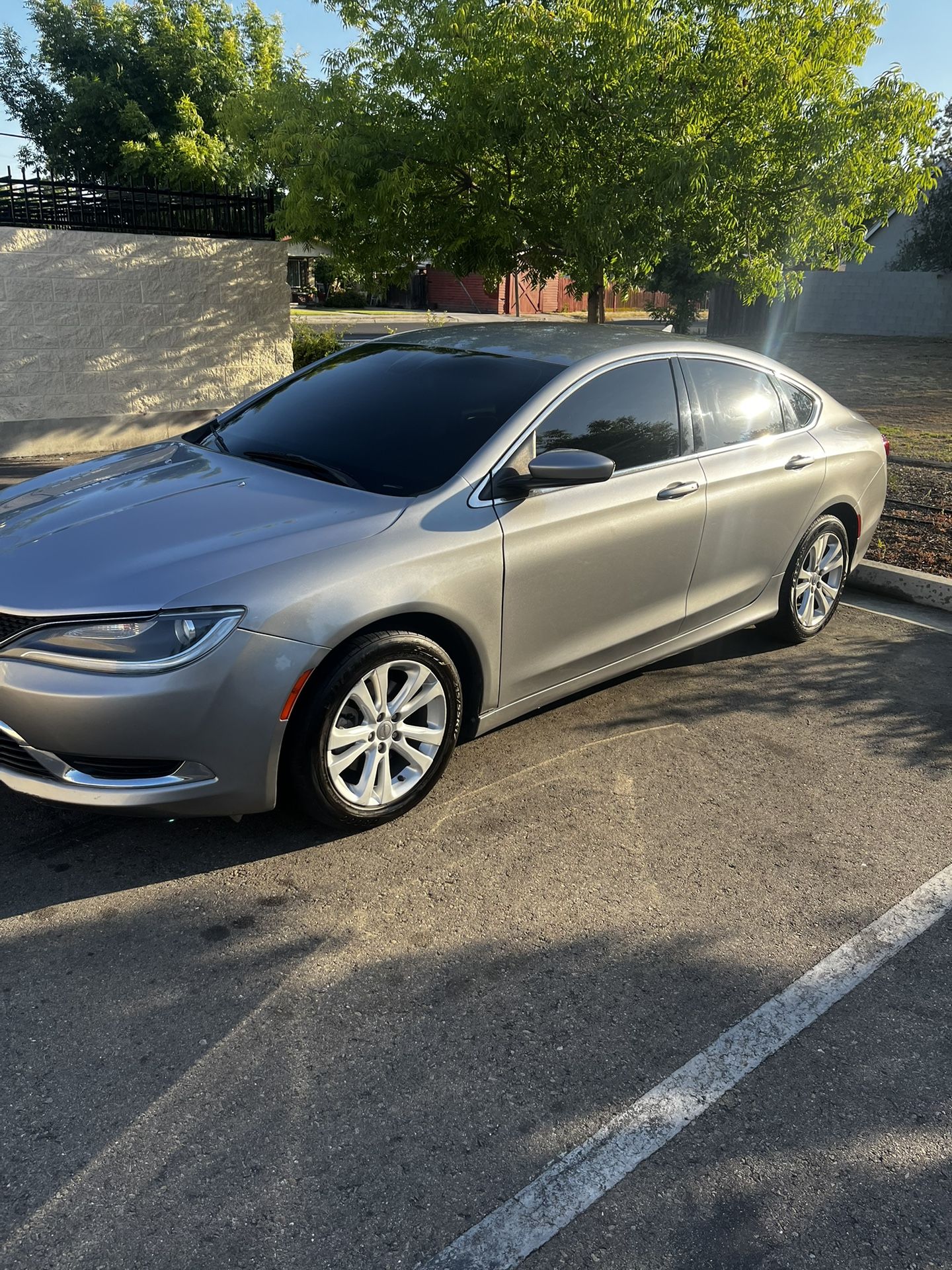 2016 Chrysler 200 for Sale in Clovis, CA - OfferUp
