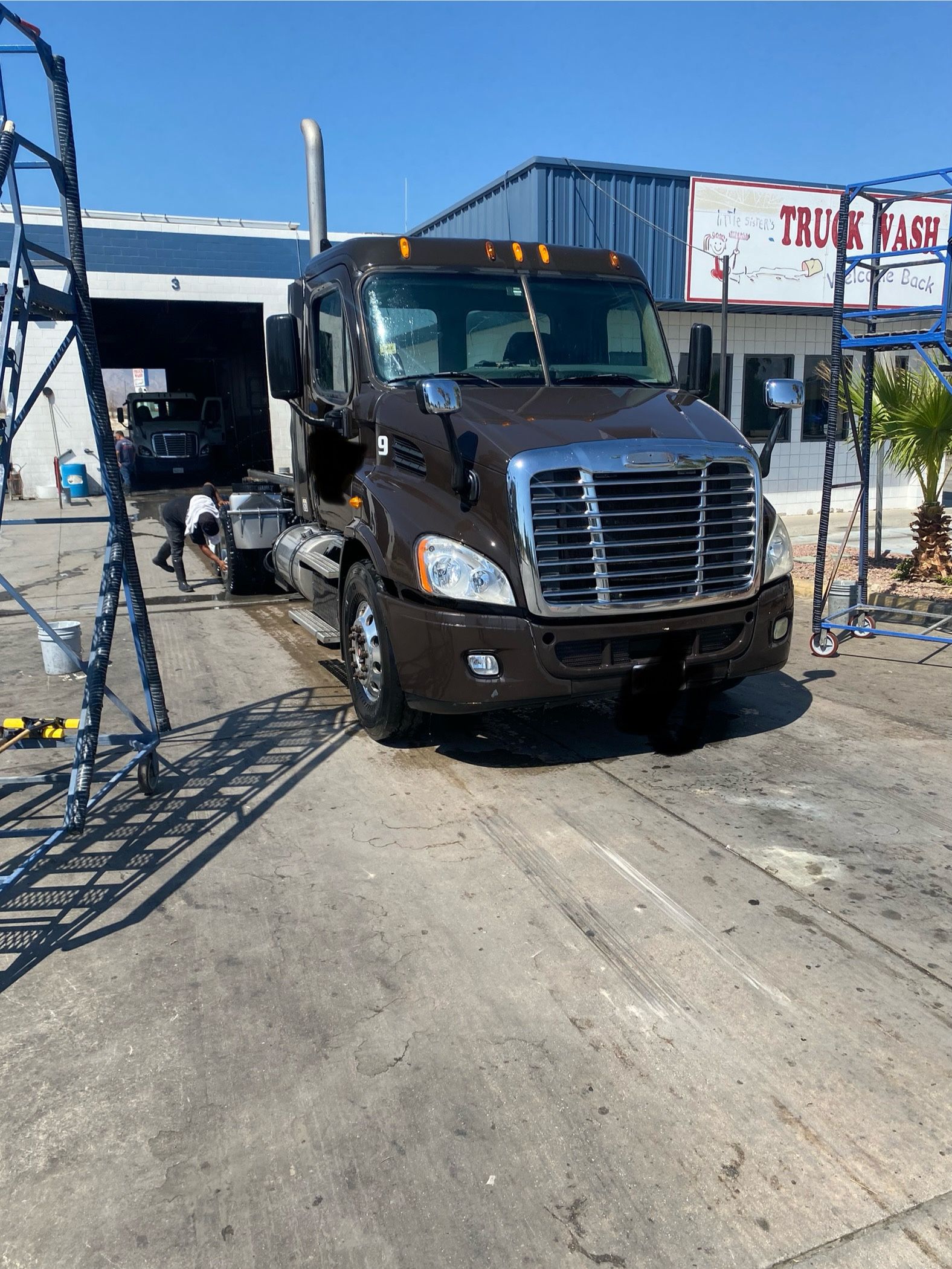 2012 Freightliner Cascadia for Sale in Desert Hot Springs, CA - OfferUp