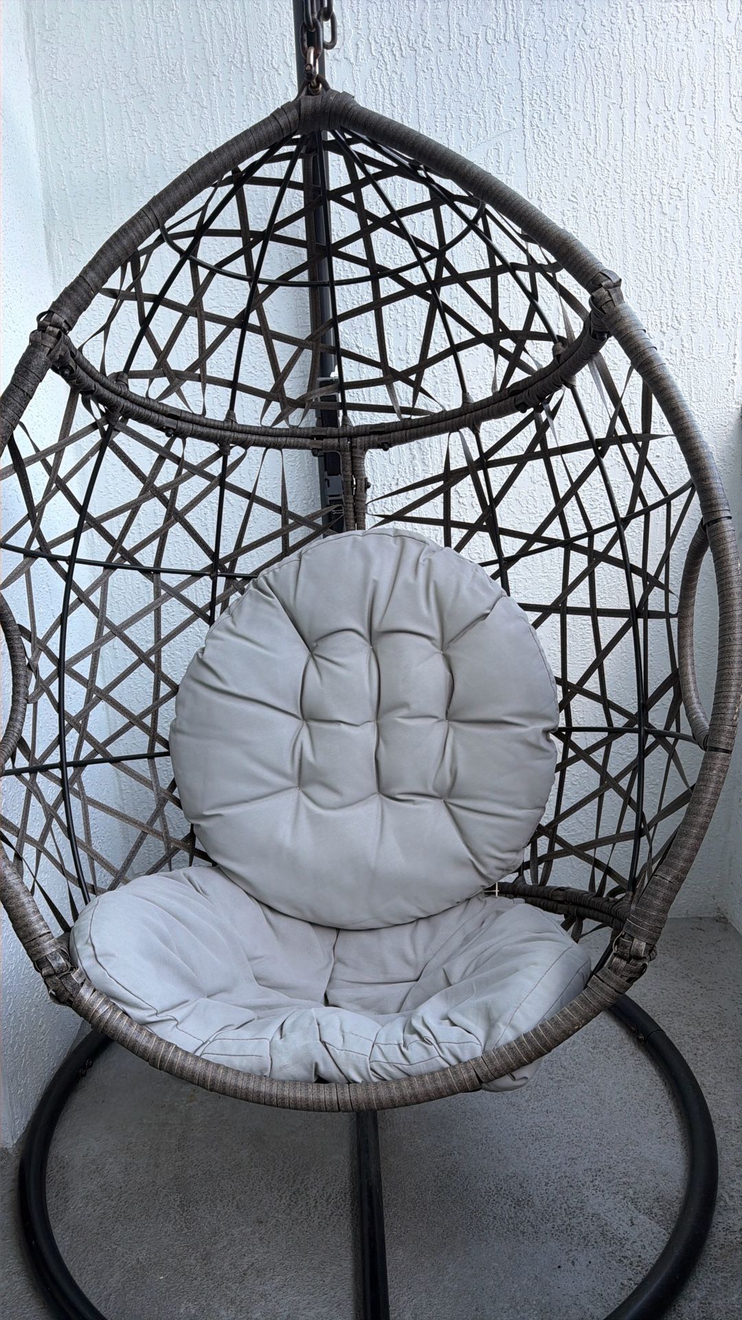 Set Of 2 Beautiful Swinging Egg Chairs for Sale in Boca Raton, FL - OfferUp