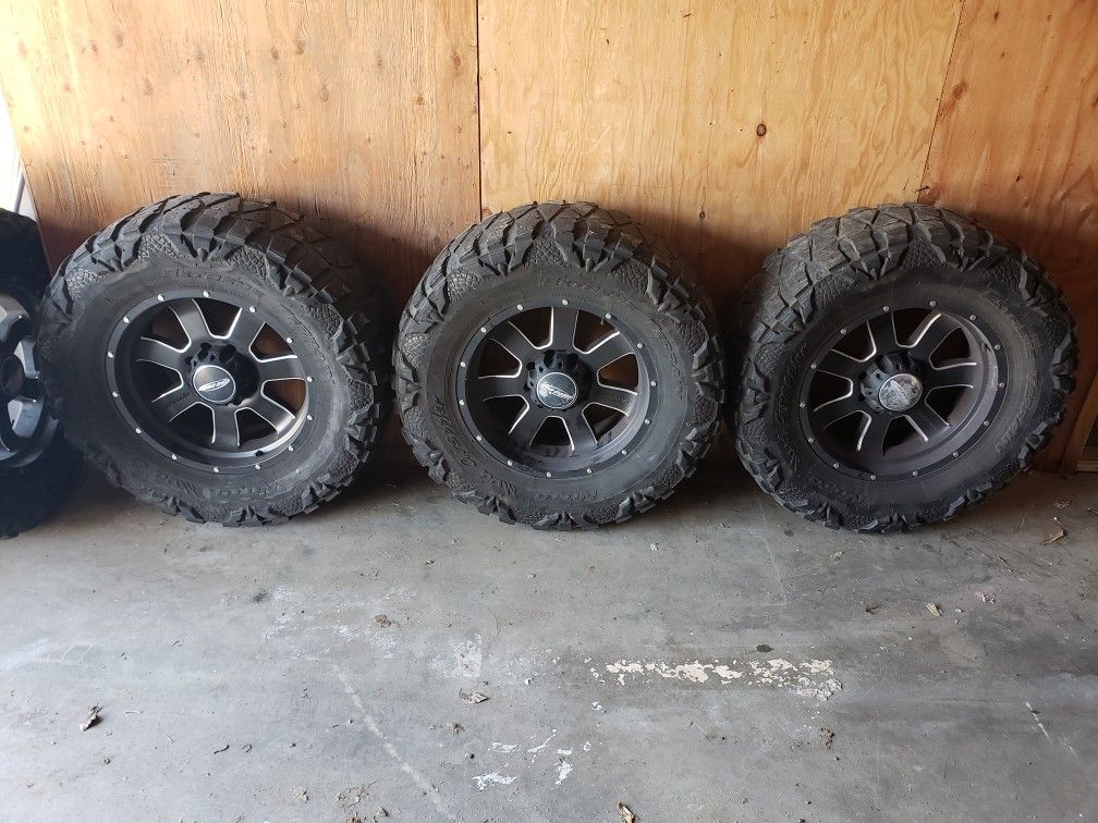 37 inch tires on 20 inch rims for Sale in Upland, CA - OfferUp