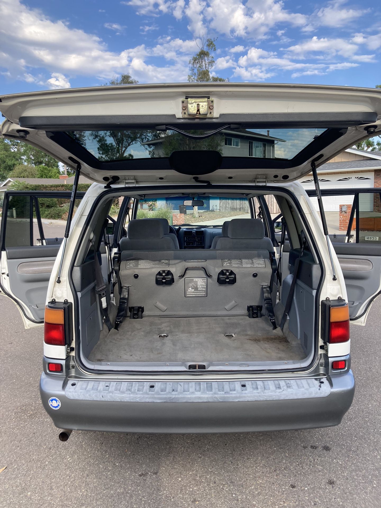 1998 Mazda MPV for Sale in Carlsbad, CA - OfferUp