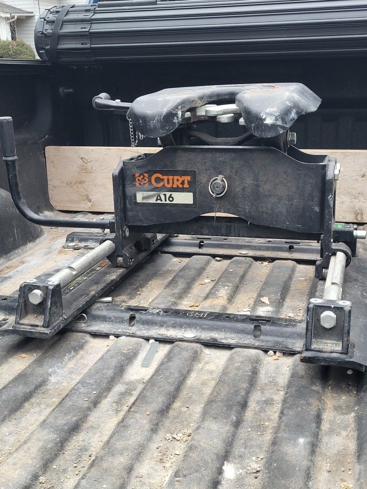 Curt A16 Slider 5th Wheel Hitch for Sale in Aurora, IL - OfferUp