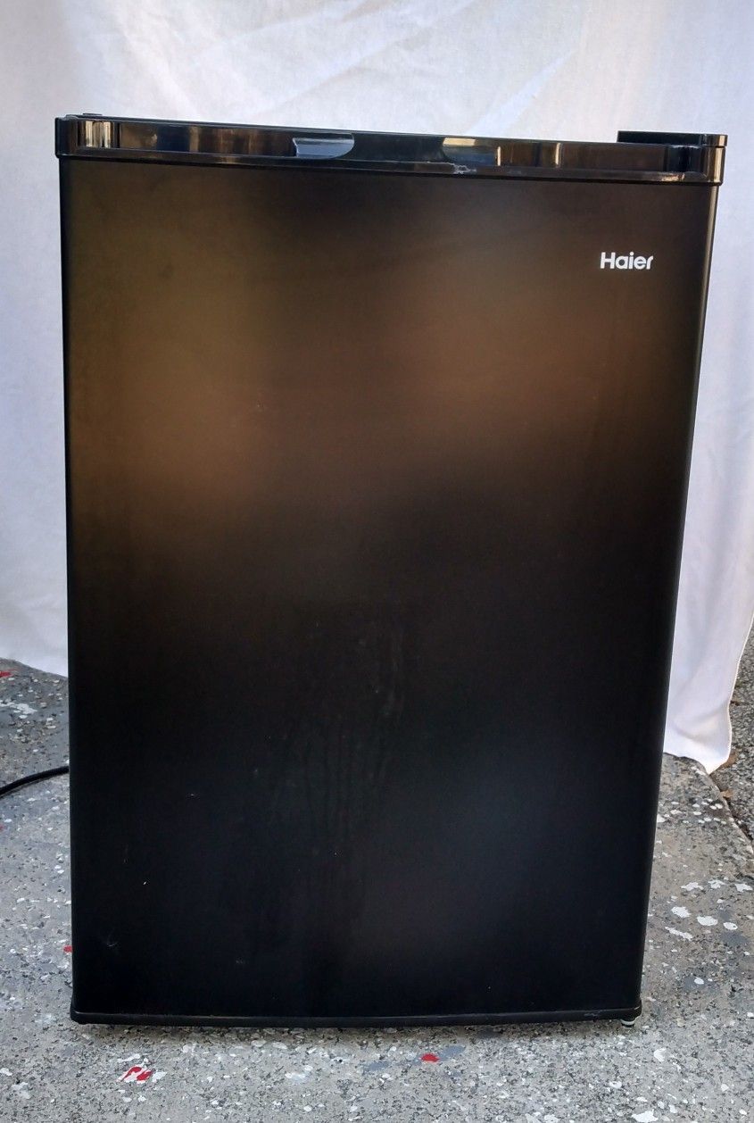 Like New Haier Mini Fridge/Freezer for Sale in Tampa, FL - OfferUp