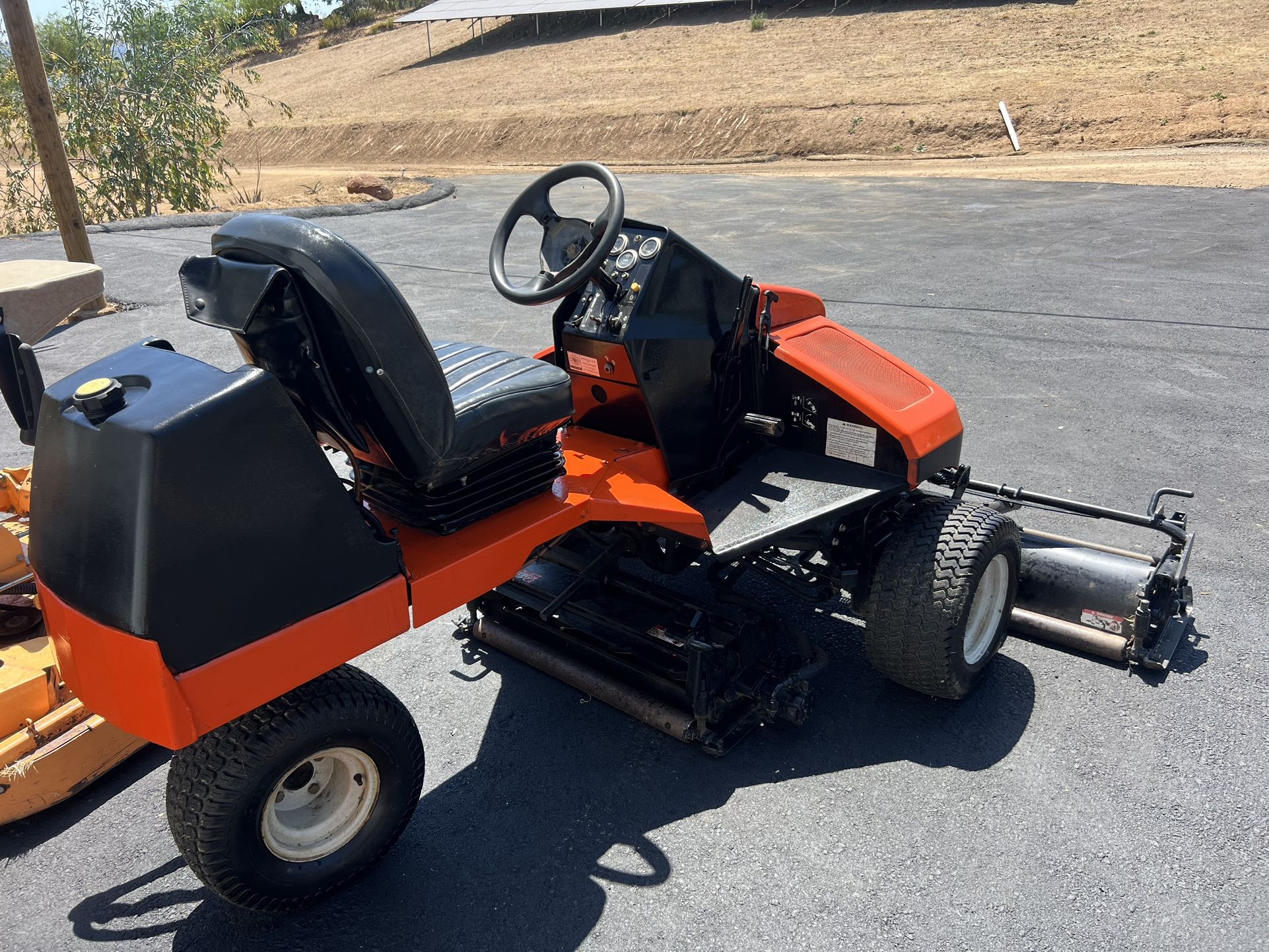 Jacobsen tri King 1900D Riding Lawnmower for Sale in Menifee, CA - OfferUp