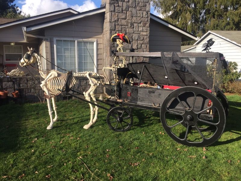 Halloween prop - 2 skeletons, horse skeleton, harness & treasure for ...