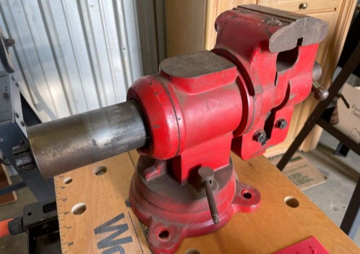 Bench Vise 3D Movement Perfect For Plumbers & Pipes for Sale in ...