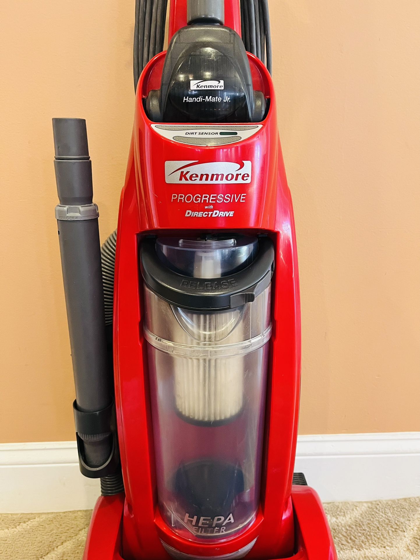 Kenmore progressive bagless vacuum cleaner for Sale in Raymond, NH ...