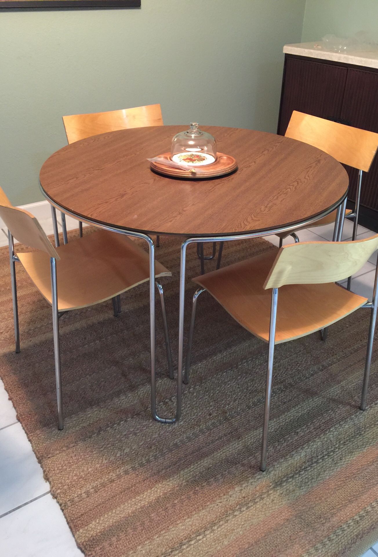 MCM 42” ROUND DINETTE for Sale in San Antonio, TX - OfferUp