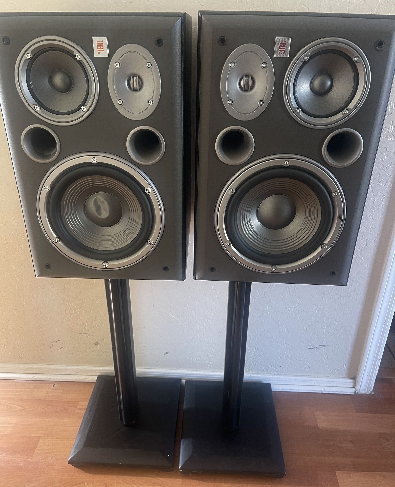 JBL Northridge E50 8” Bookshelf Speakers 3 Way 90w EUC EWC for Sale in ...
