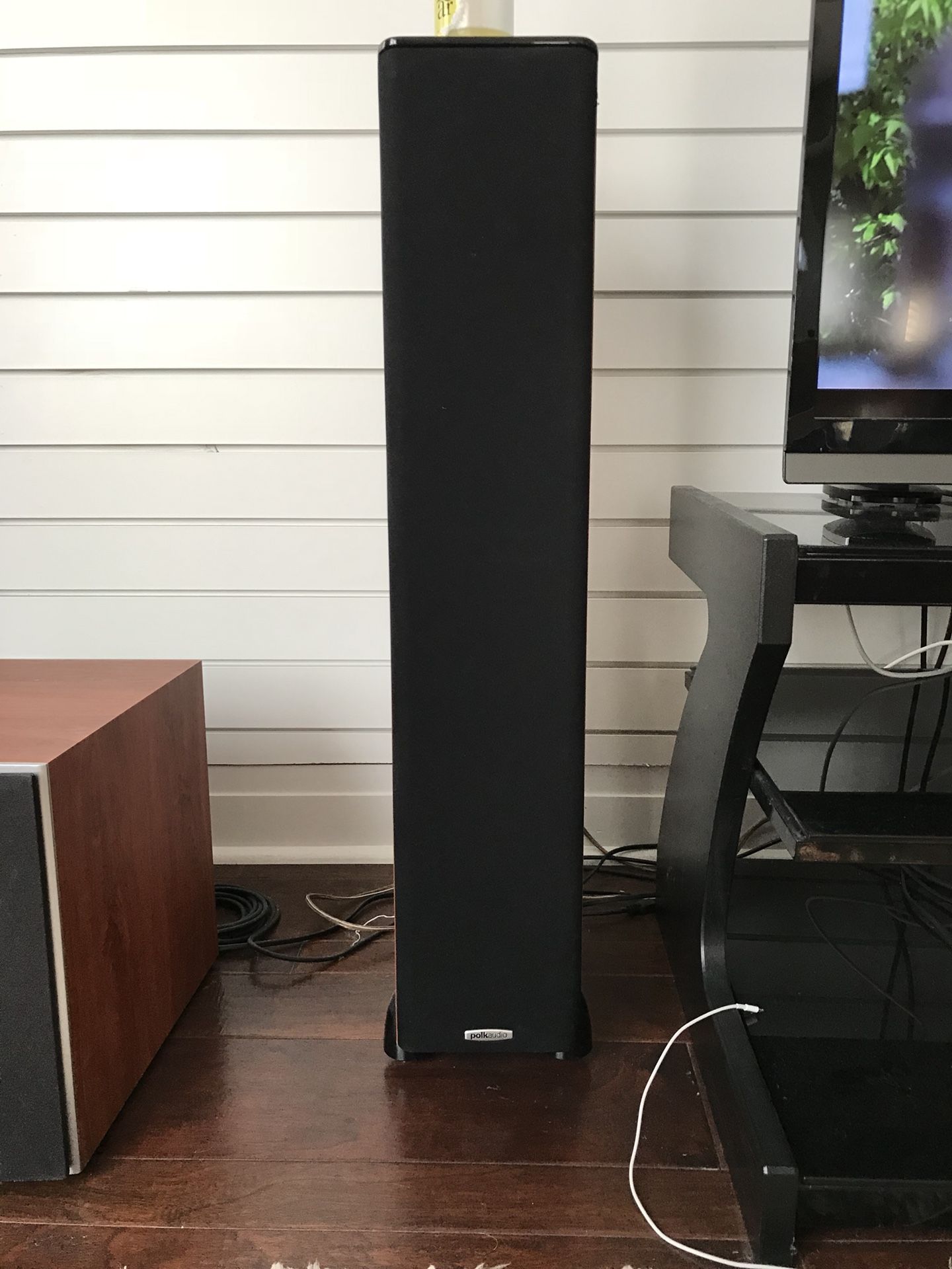 Pair of Polk audio tsi300 floorstanding speaker in cherry for Sale in ...