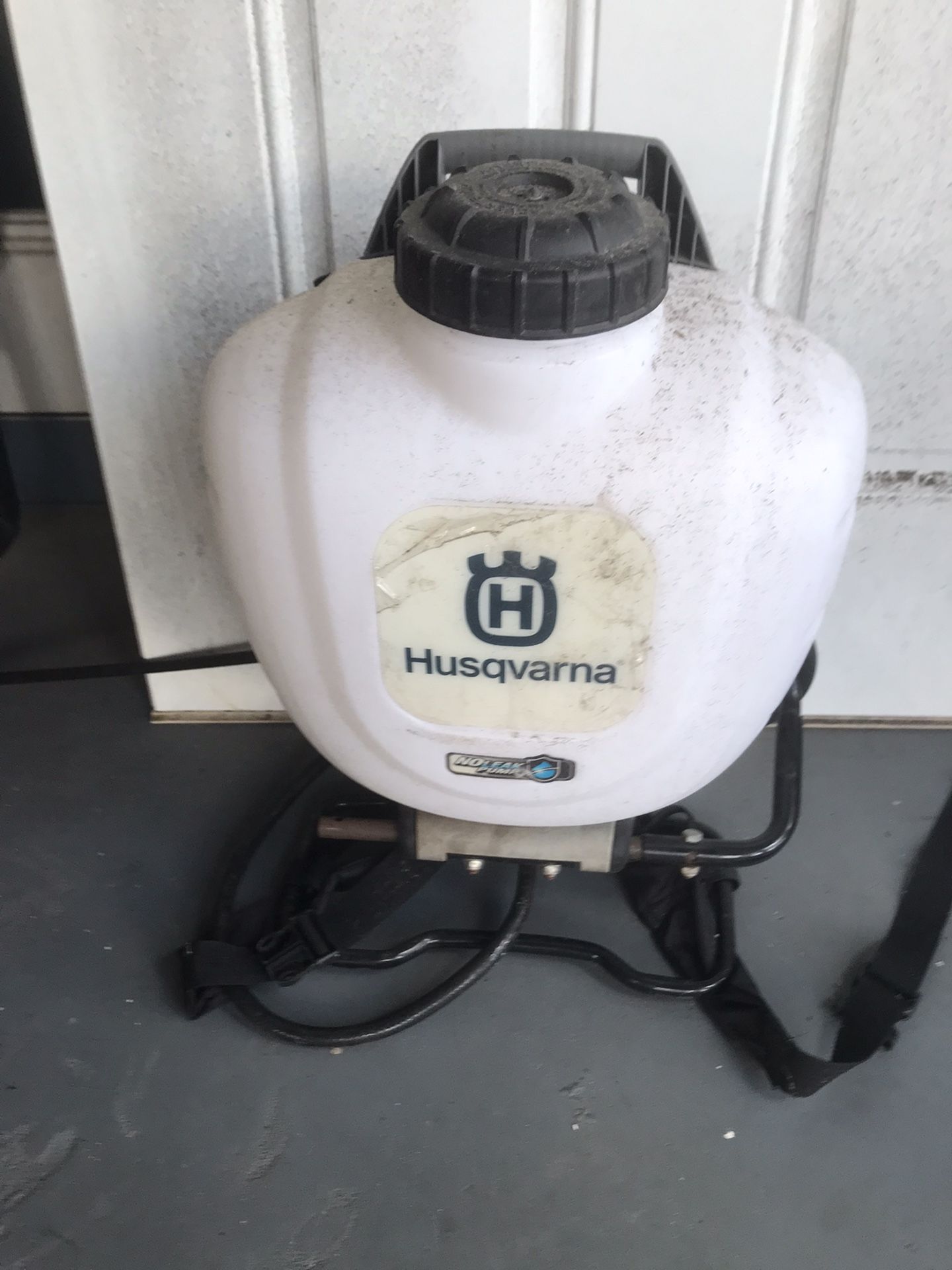 Husqvarna Backpack Yard Sprayer for Sale in Lakeland, FL - OfferUp