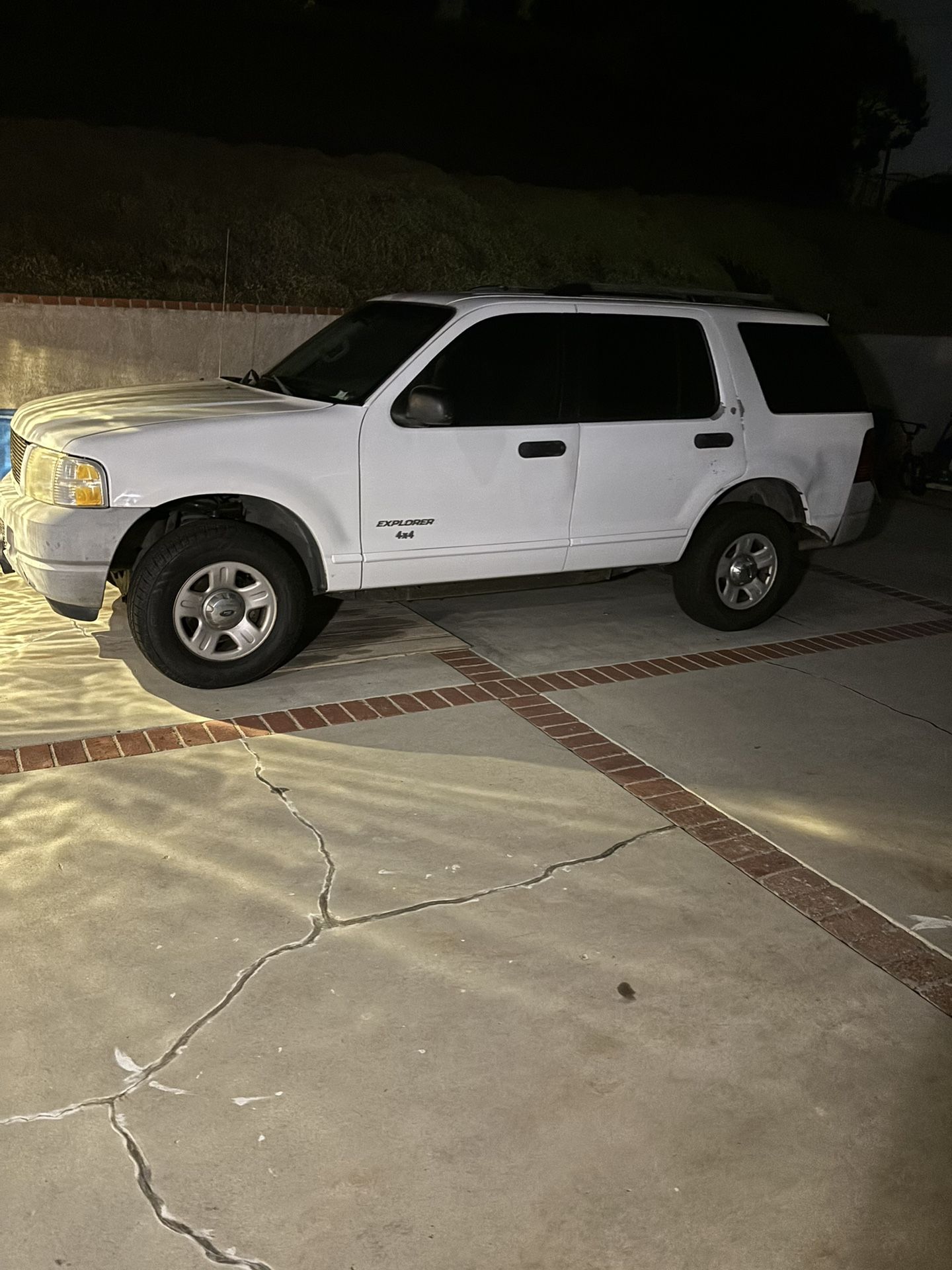 2001 4x4 Ford Explorer Xls Stick Shift for Sale in Whittier, CA - OfferUp