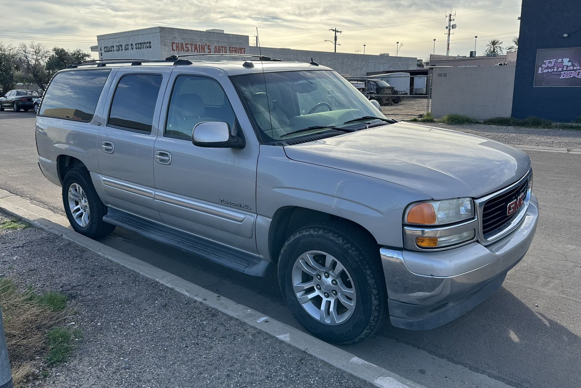 2005 GMC Yukon XL for Sale in Glendale, AZ - OfferUp