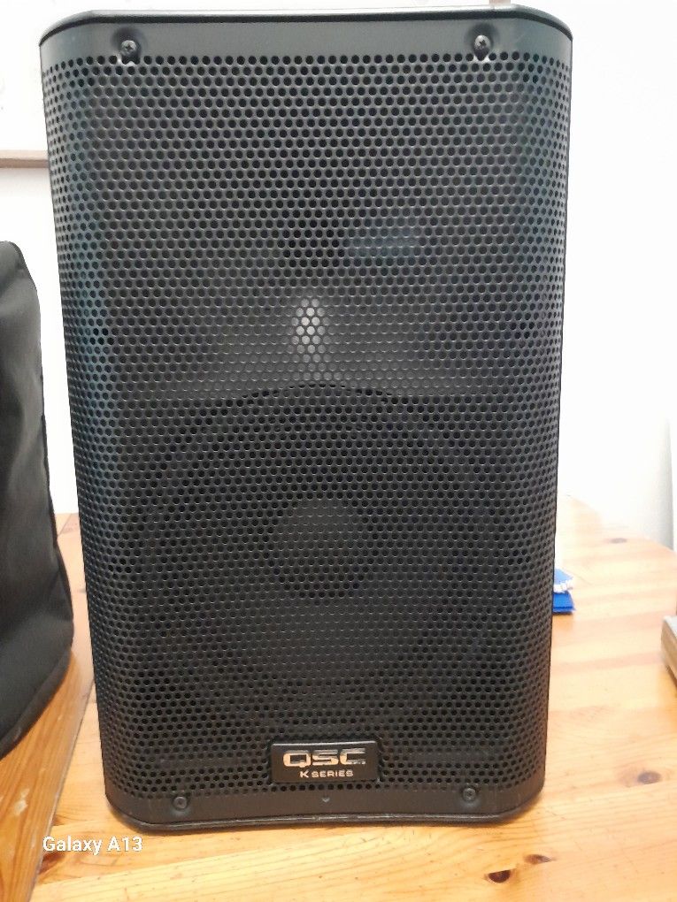 QSC K8 POWERED SPEAKER With Floor Monitor Stand And Cover for Sale in ...